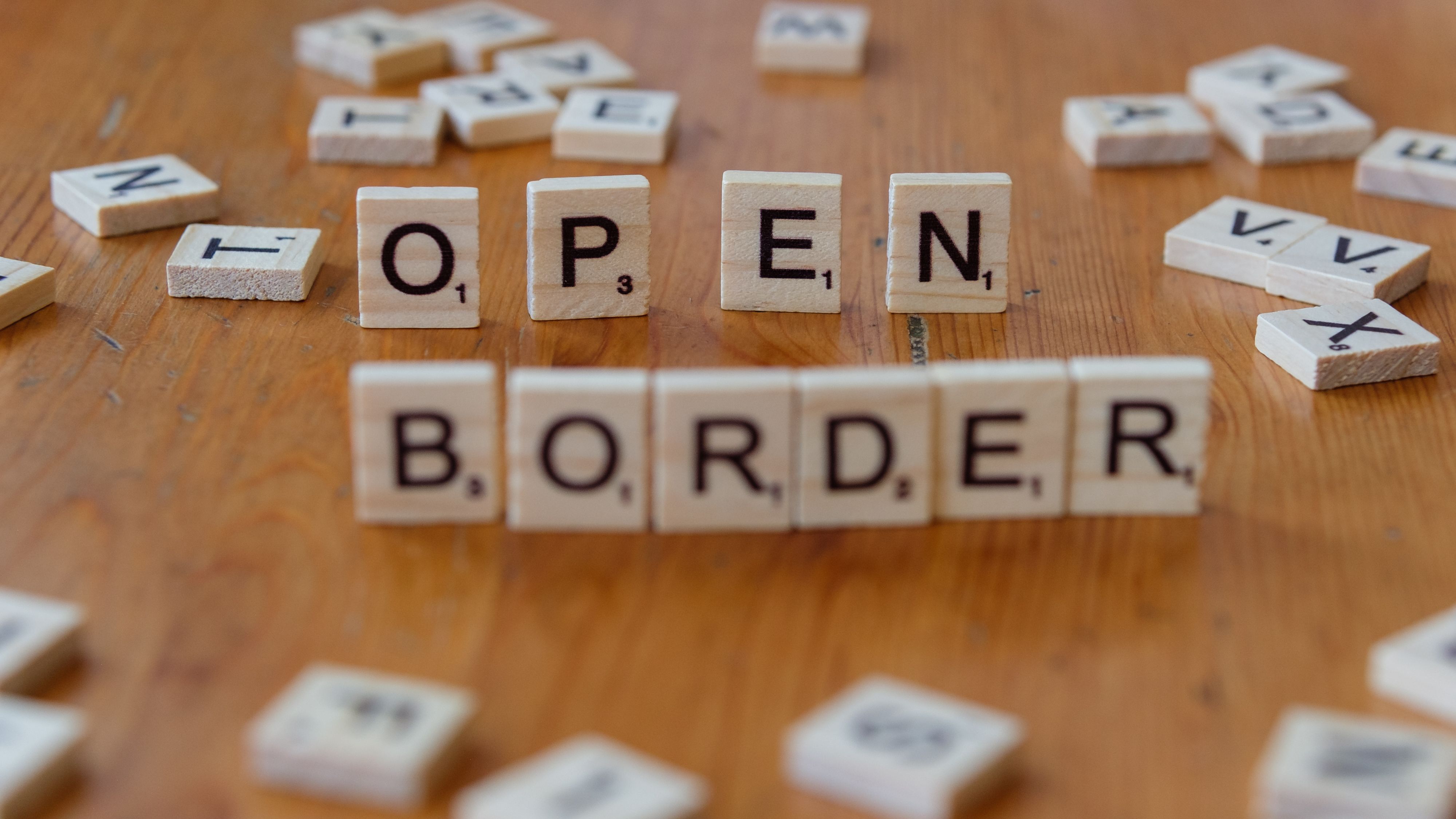 Concepto De Borde Abierto De Ortografía De Fichas De Letras De Scrabble ...
