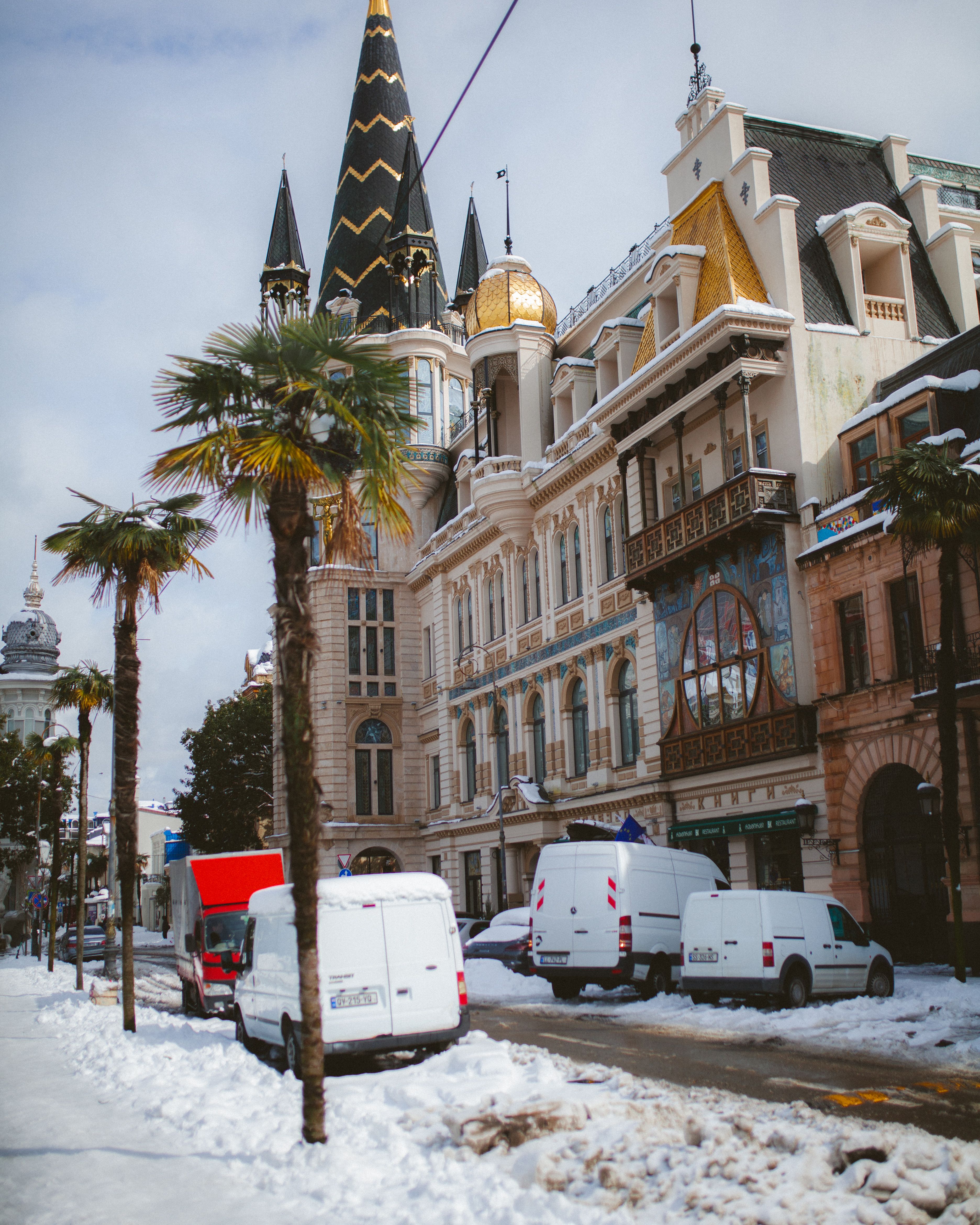 Winter urban scene with architectural landmarks · Free Stock Photo