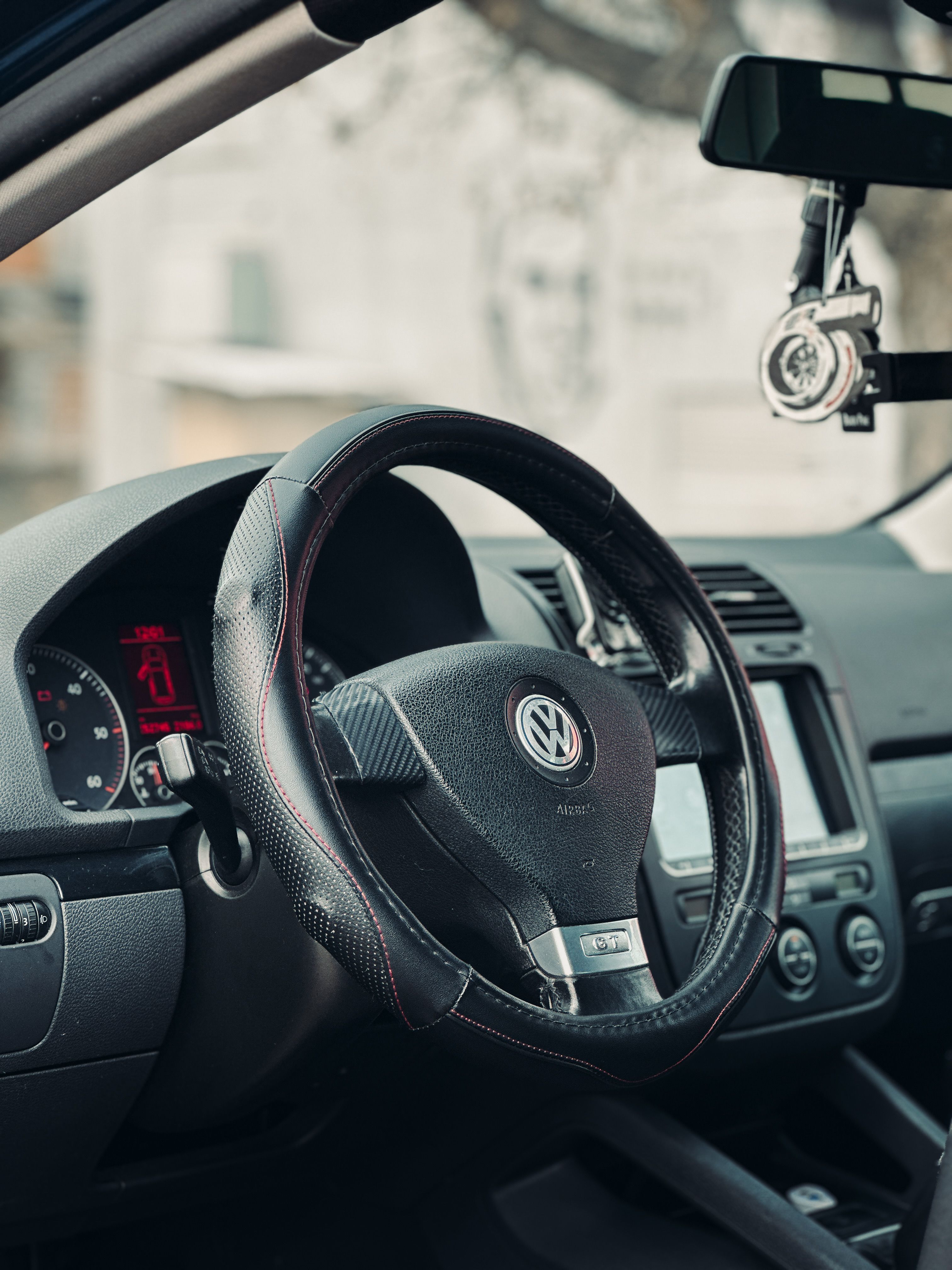 Vista Interior Del Interior De Un Automóvil Moderno Con Volante. · Foto ...