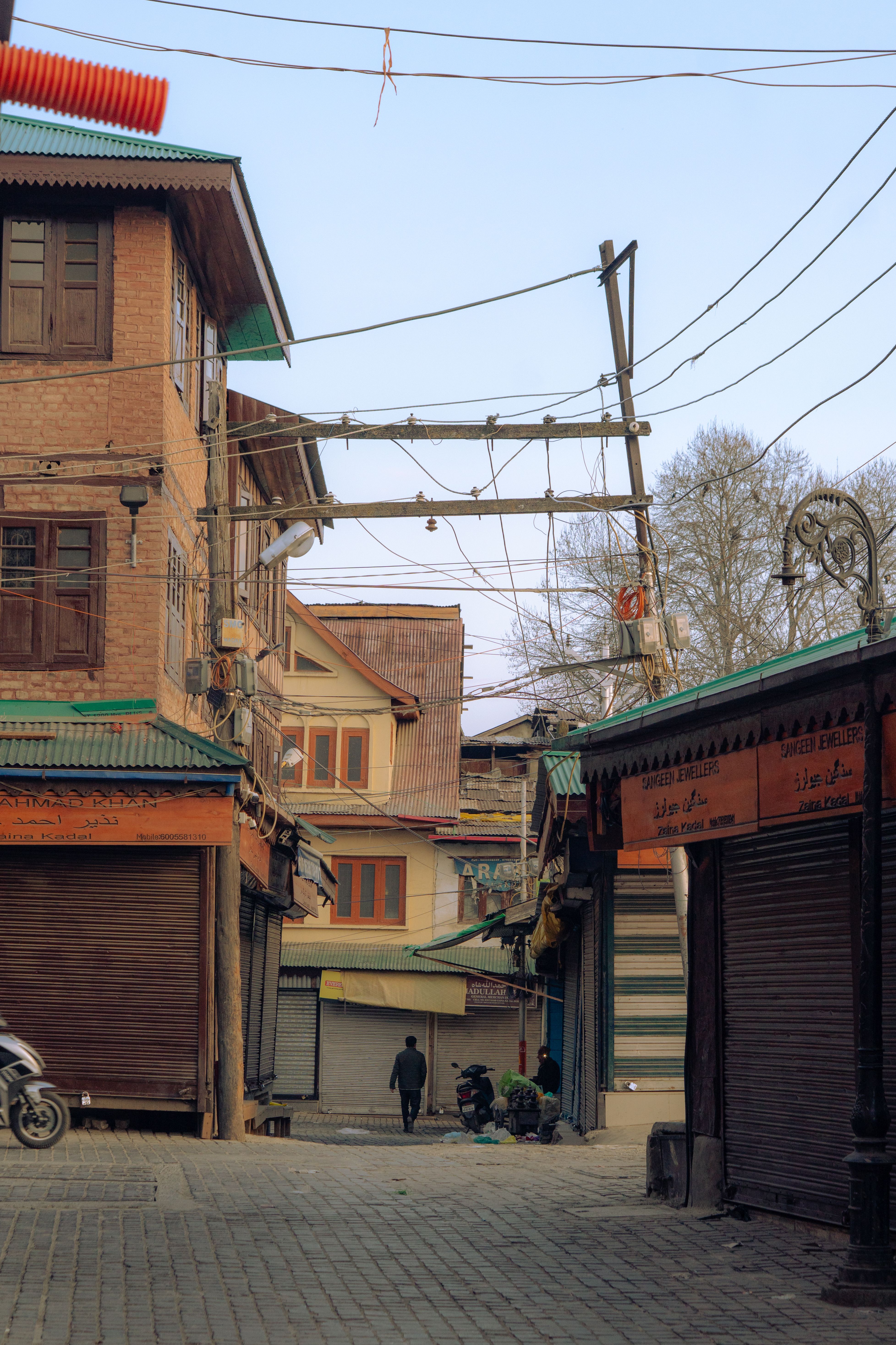 Charming Old City Street Scene with Historic Architecture · Free Stock ...