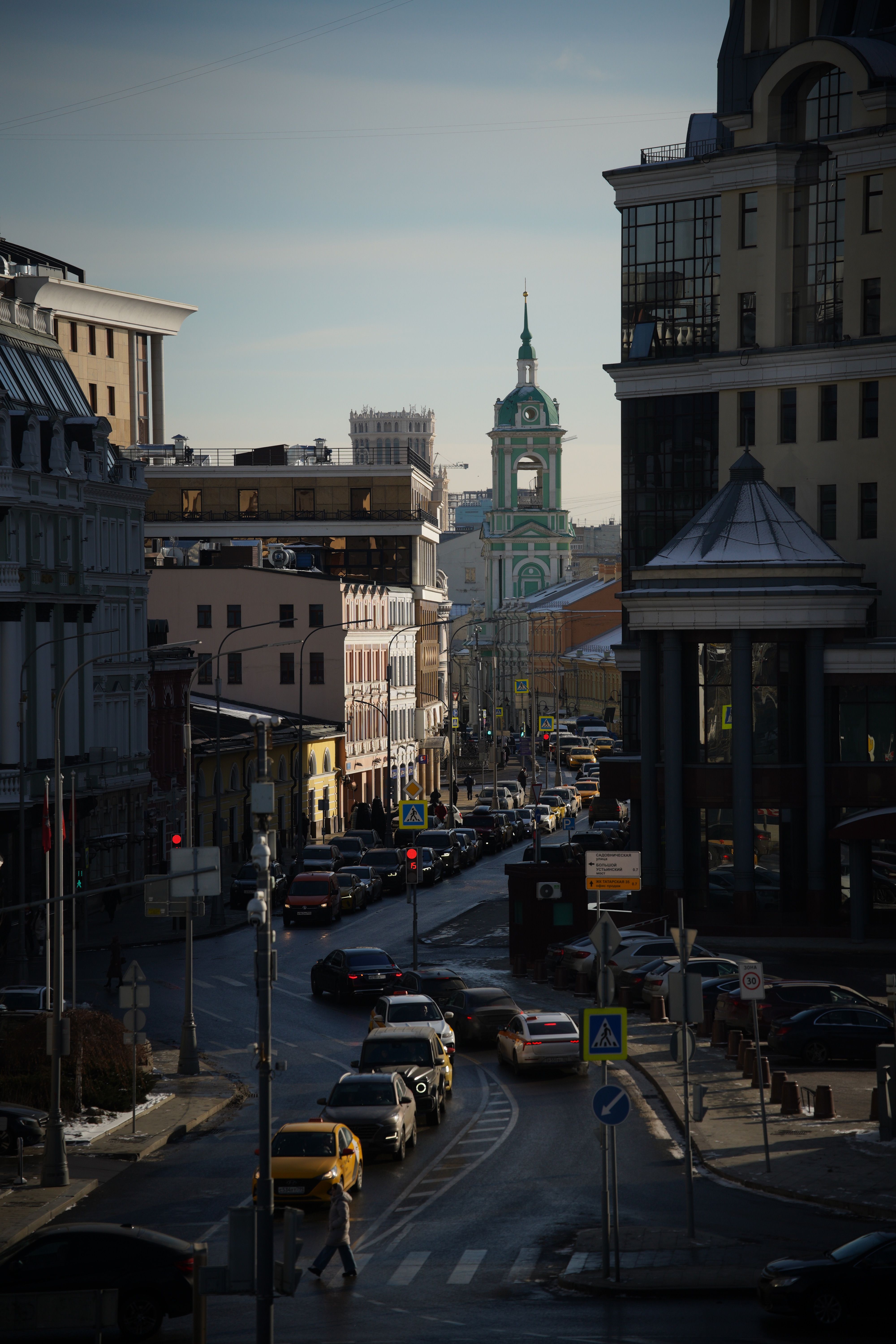 Urban Street Scene with Historic Architecture · Free Stock Photo