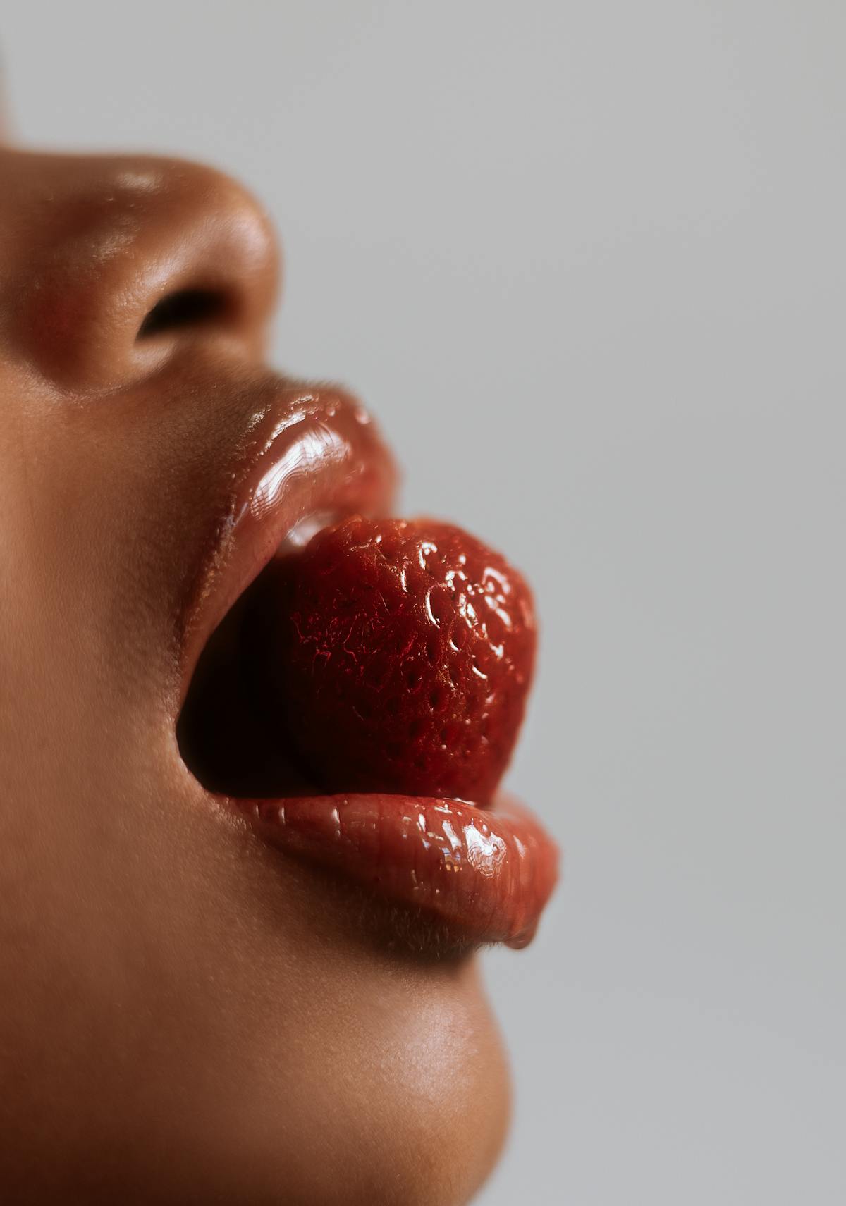 Shush Red Lips 1090 X 550 Px Photos, Download The BEST Free Shush Red ...