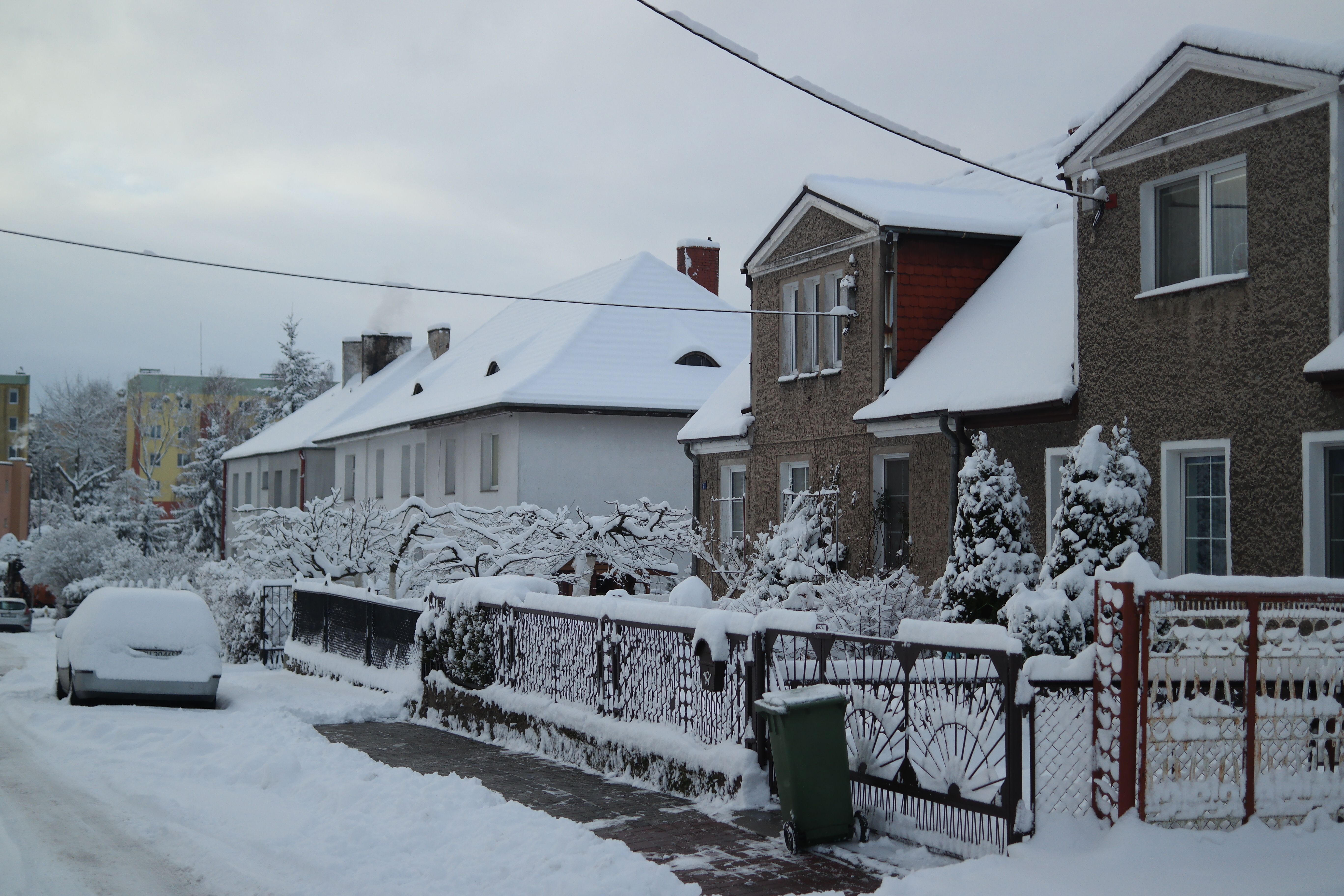 Winter Street Scene with Snow-Covered Houses · Free Stock Photo
