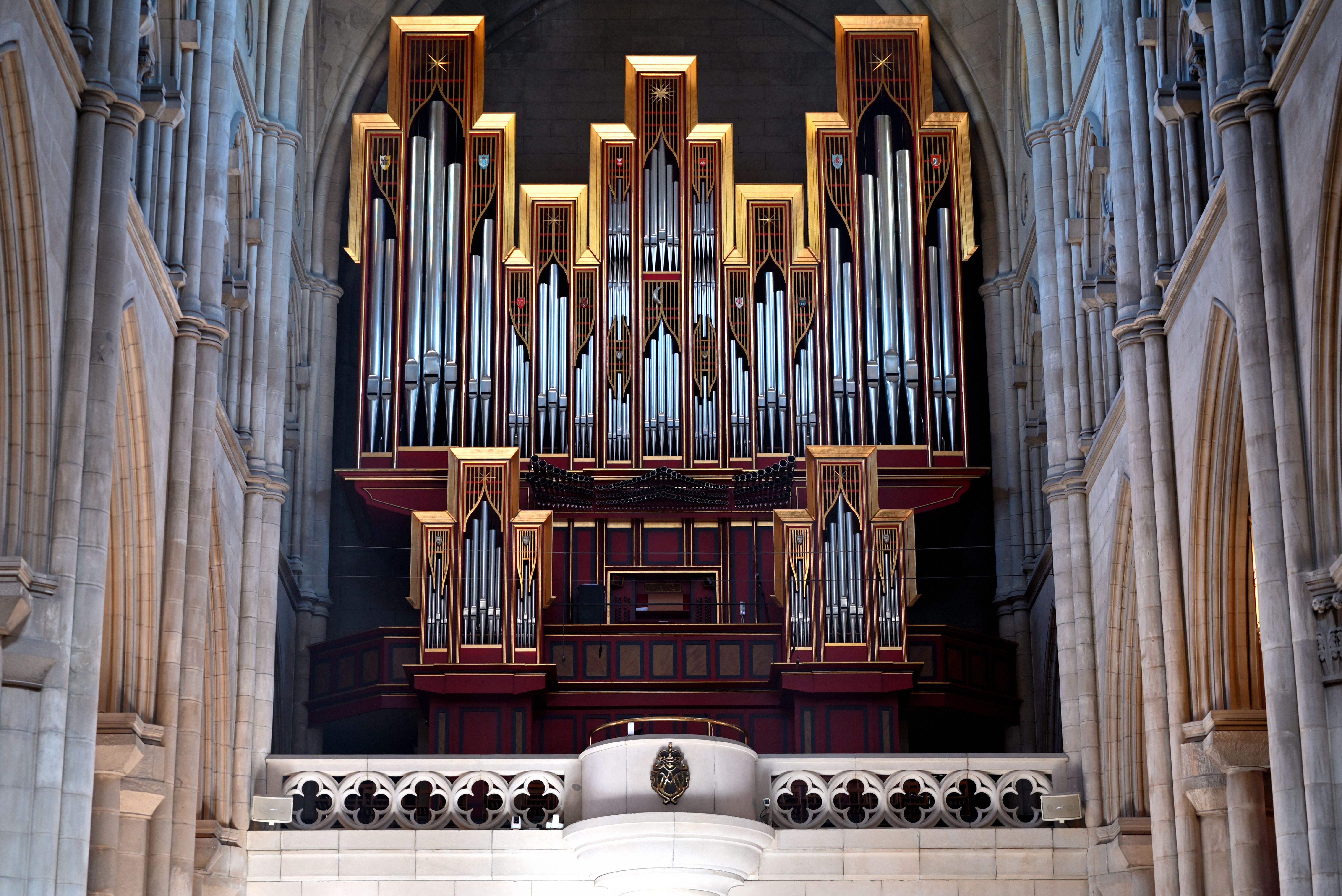 Majestic Pipe Organ in a Gothic Cathedral · Free Stock Photo