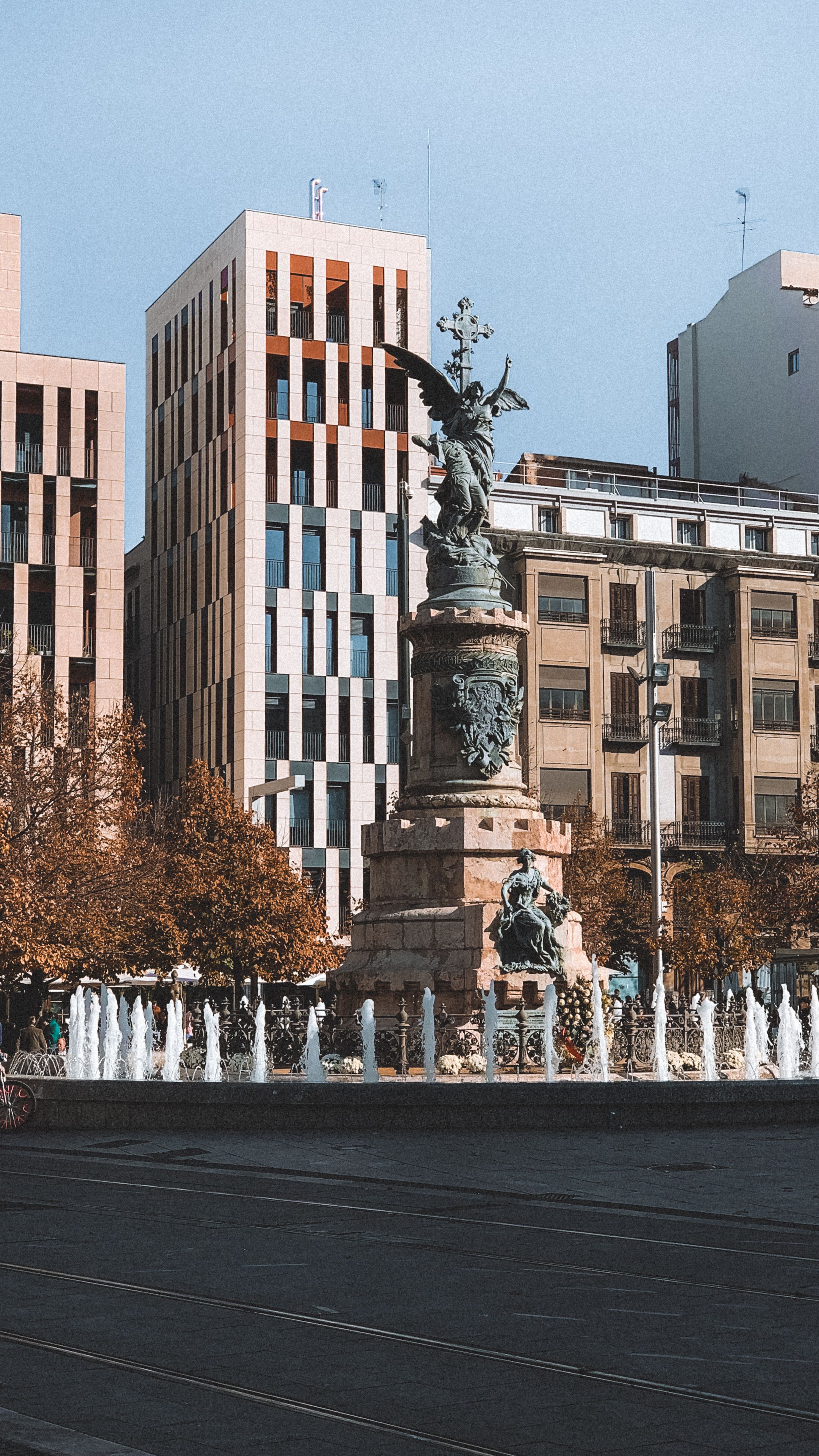 Historic Monument in Urban Cityscape with Fountain · Free Stock Photo