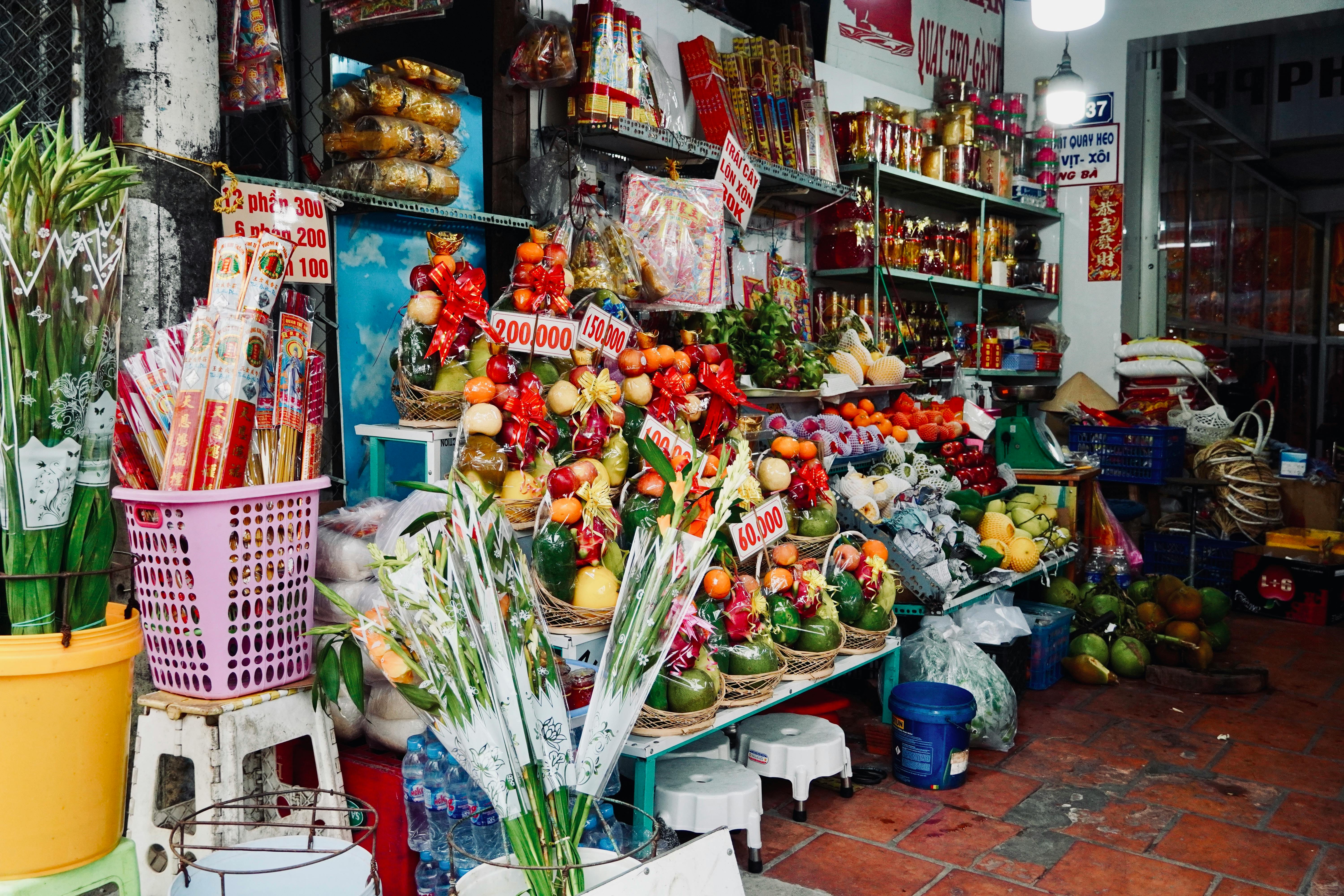Colorful Street Market with Fresh Produce and Decor · Free Stock Photo