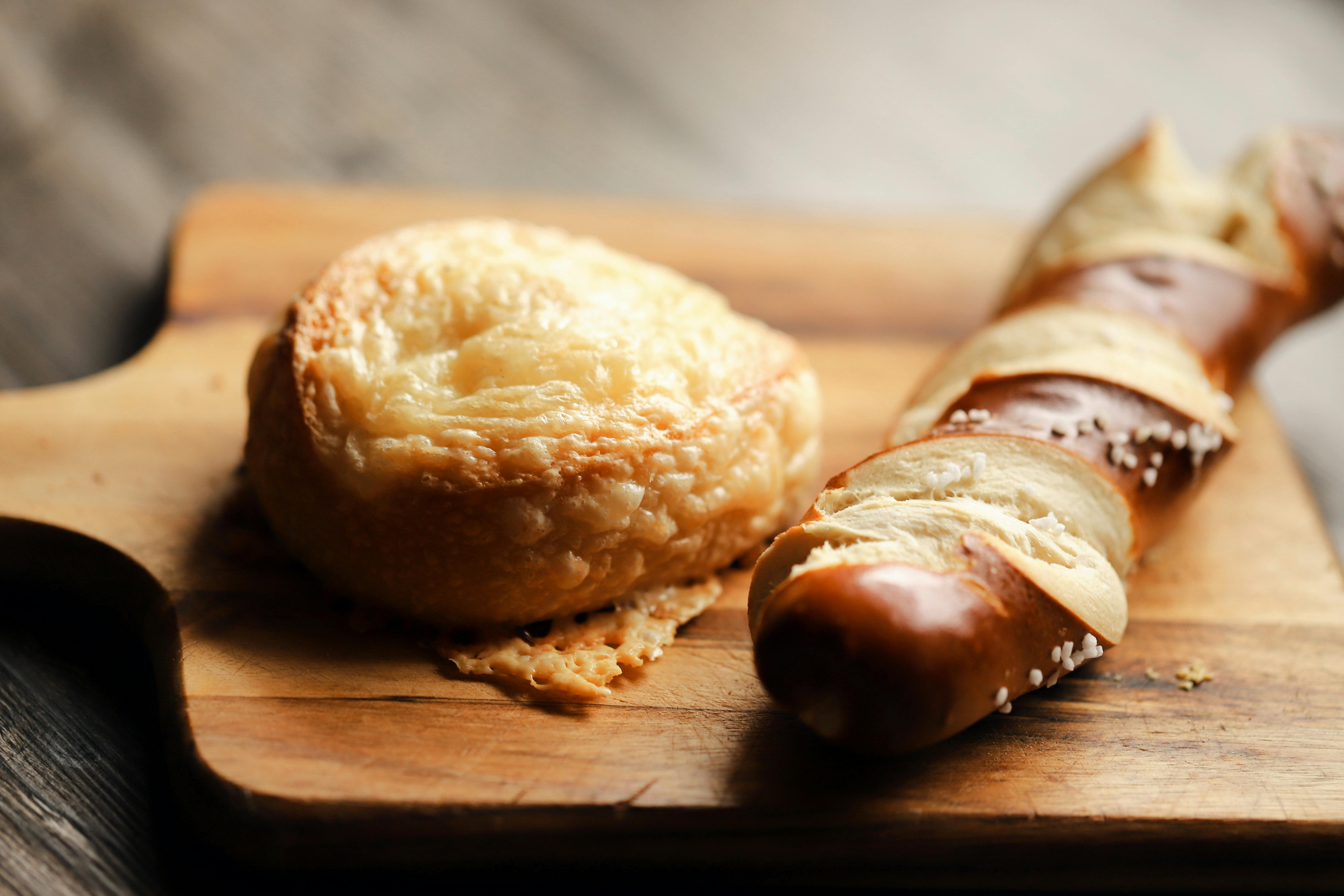 Stylish Display of Freshly Baked Cheese Bread · Free Stock Photo
