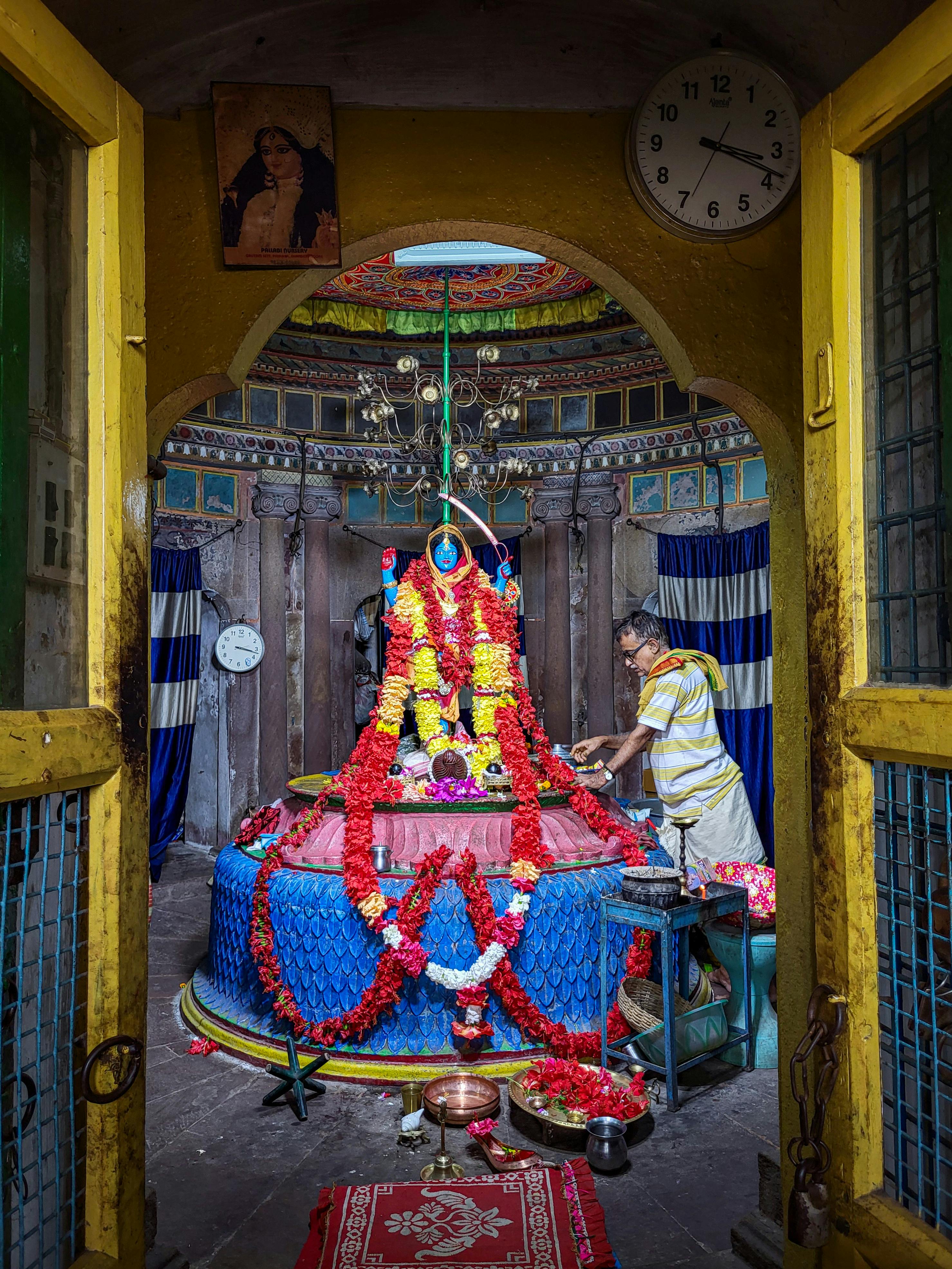Hindu Temple Ritual in Kolkata, India · Free Stock Photo