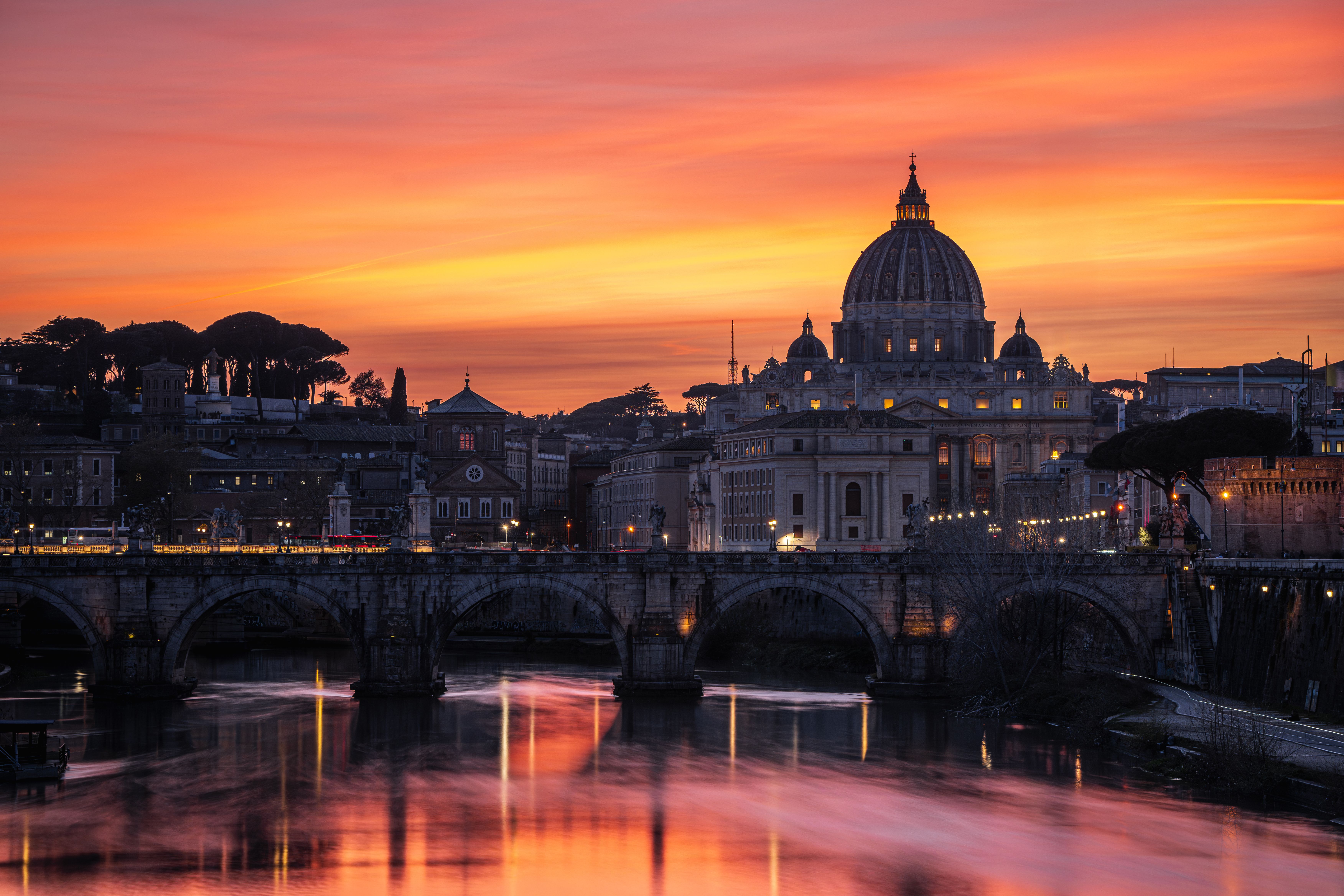 Stunning Sunset Over St. Peter's Basilica, Rome · Free Stock Photo