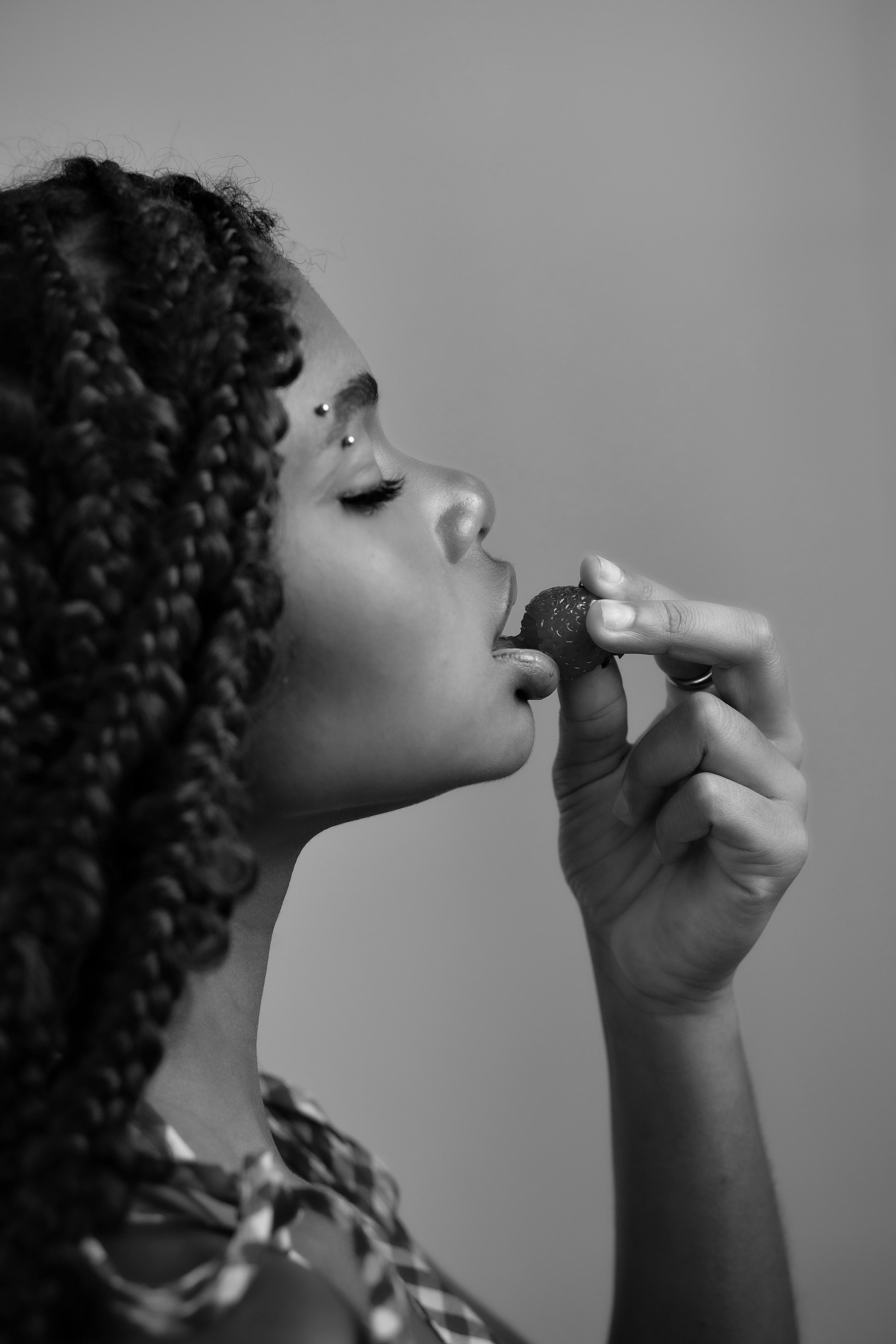 Woman Eating Profile Photo Photos, Download The BEST Free Woman Eating ...