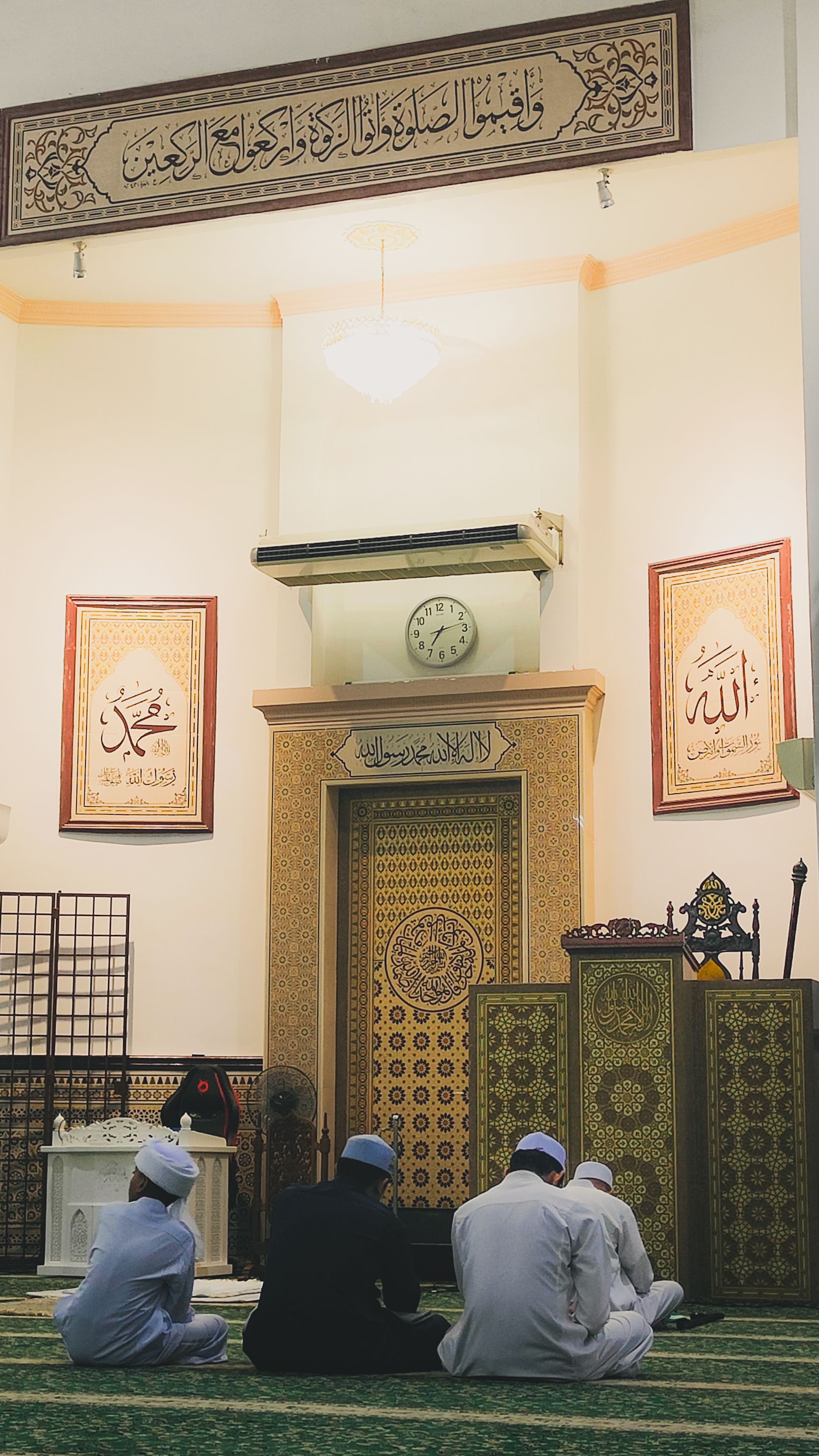 Muslim Praying in Mosque · Free Stock Photo