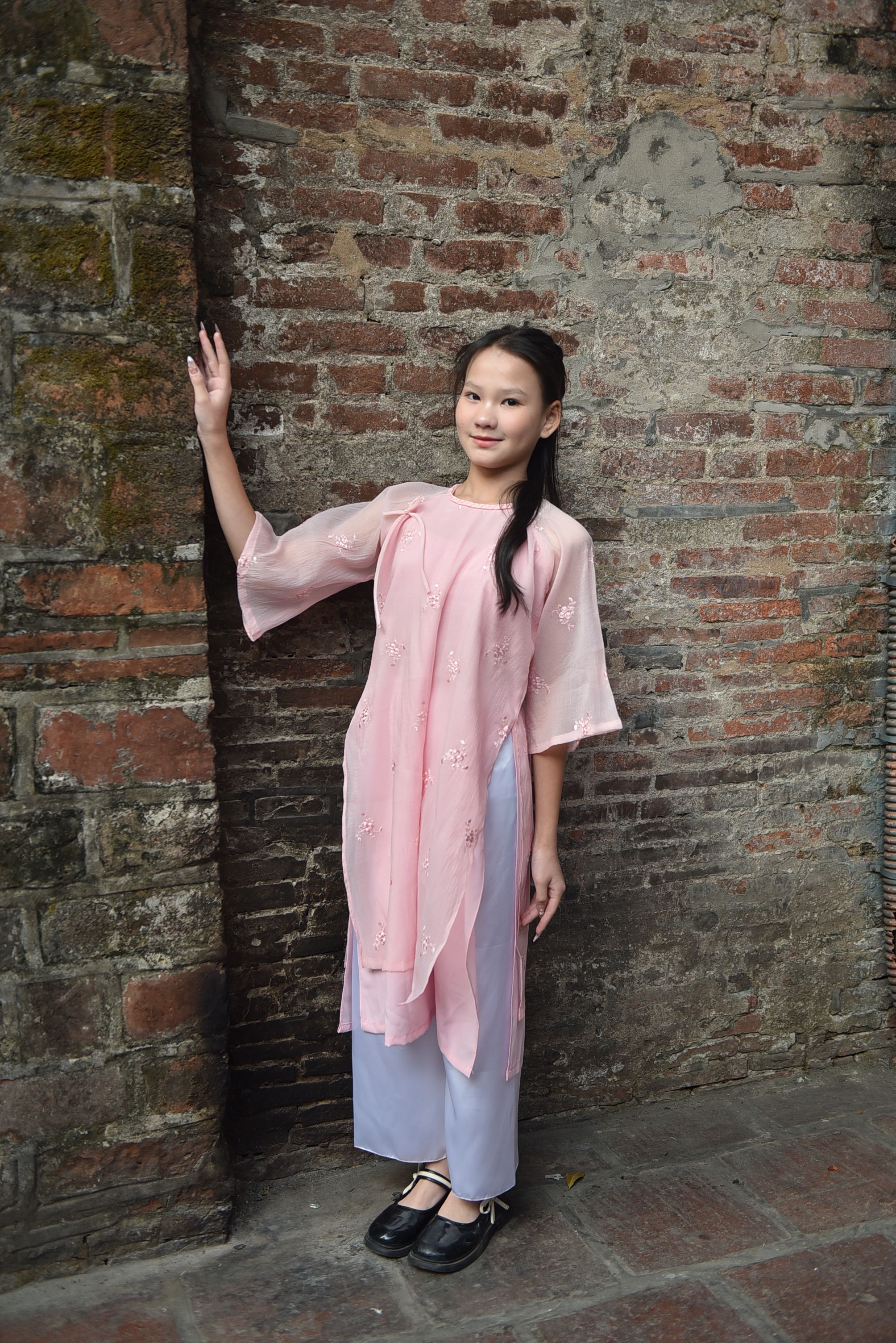 Brick Wall Portrait Photos, Download The BEST Free Brick Wall Portrait ...