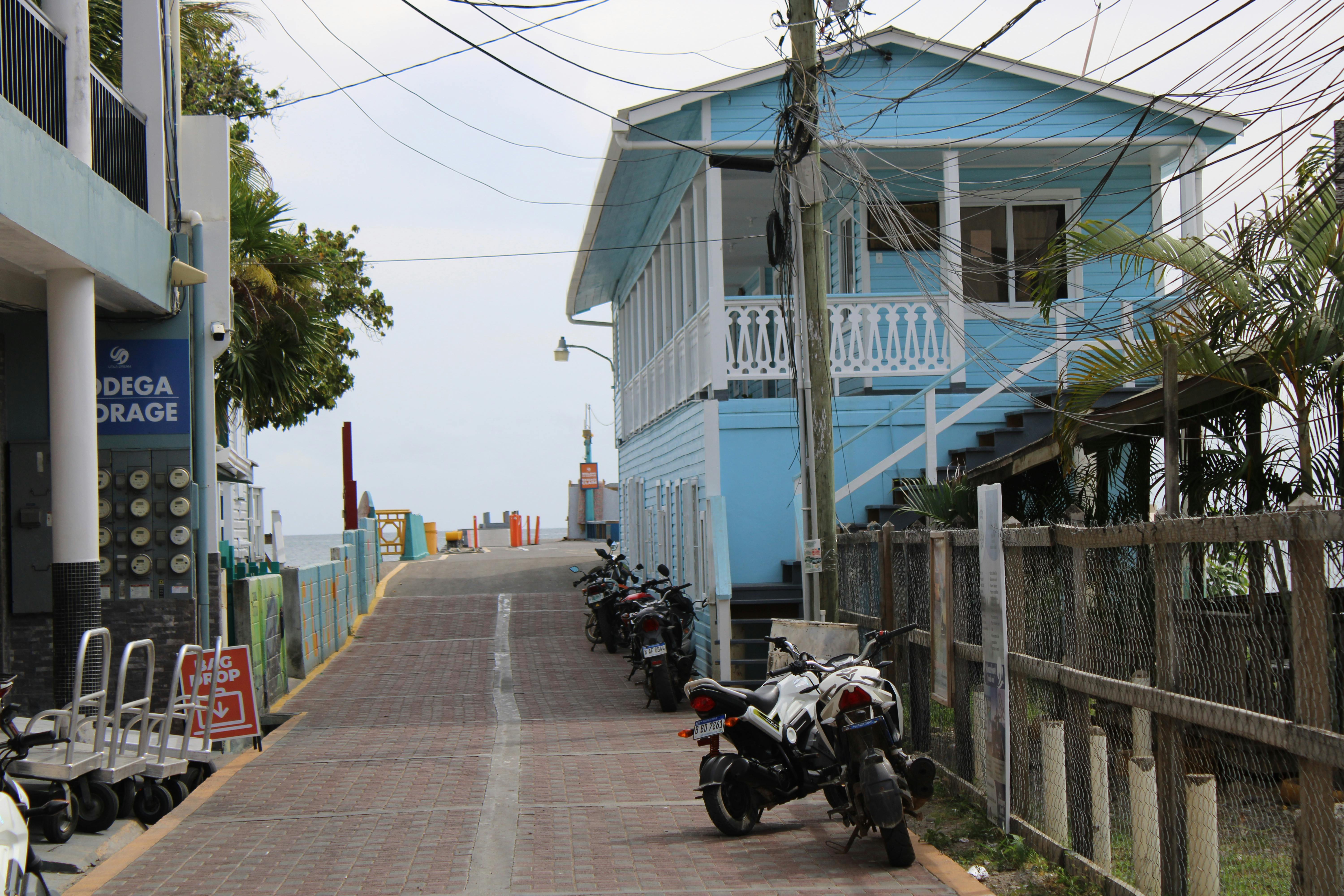 Charming Street with Blue House in Utila · Free Stock Photo