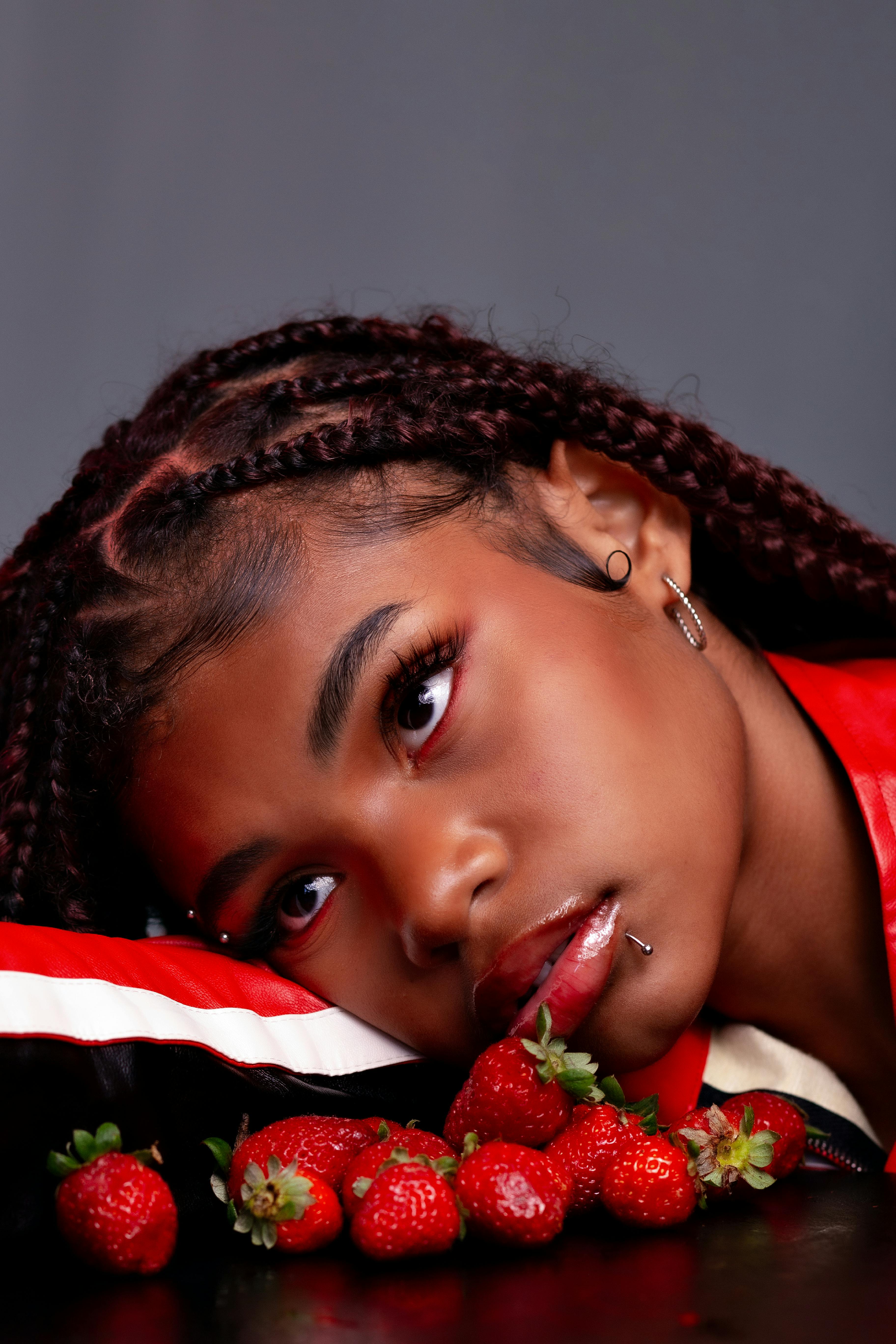 Young Model Nn Photos, Download The BEST Free Young Model Nn Stock ...