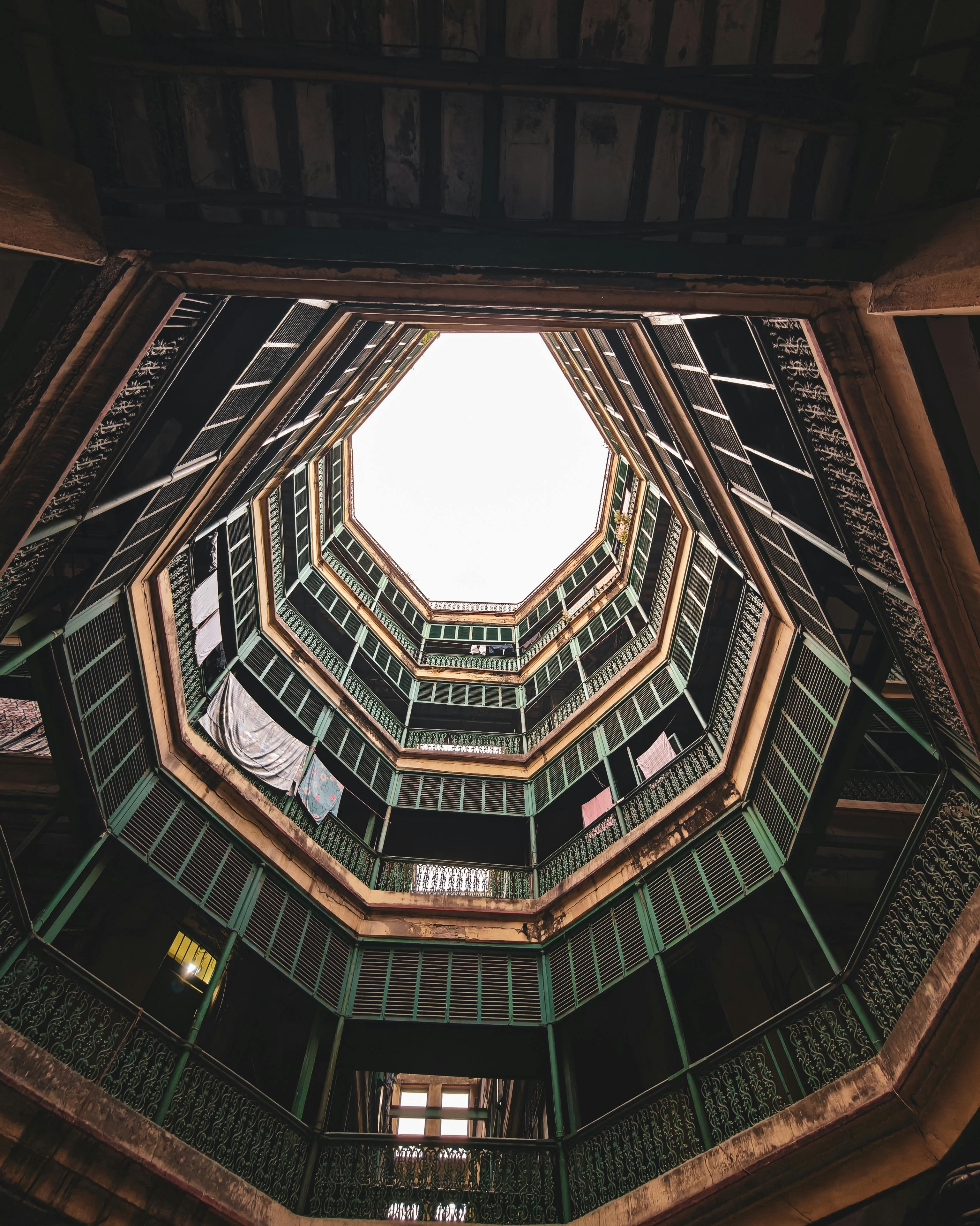 Geometric View of Historic Kolkata Courtyard · Free Stock Photo