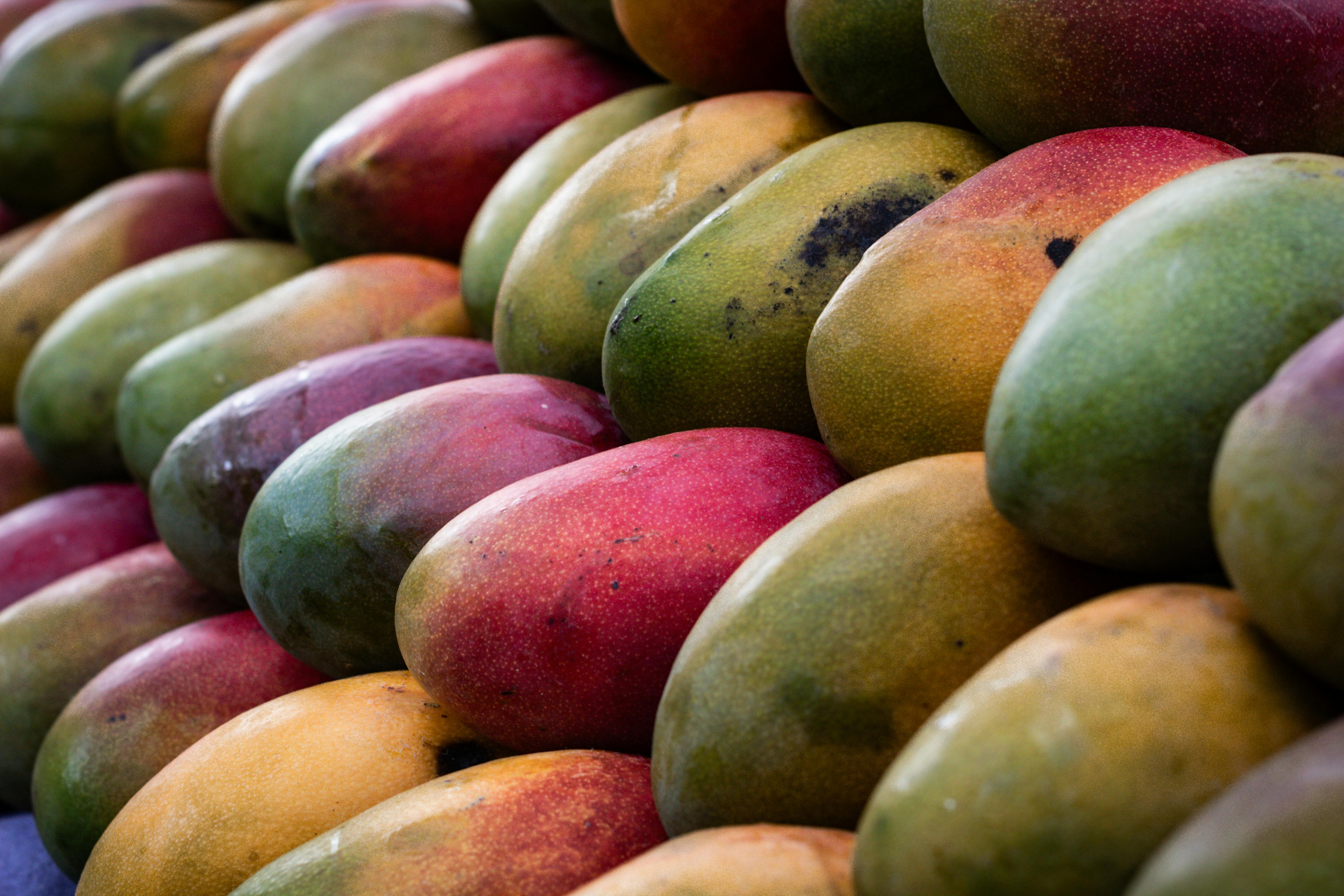 Fresh Mango Display at São Paulo Street Market · Free Stock Photo