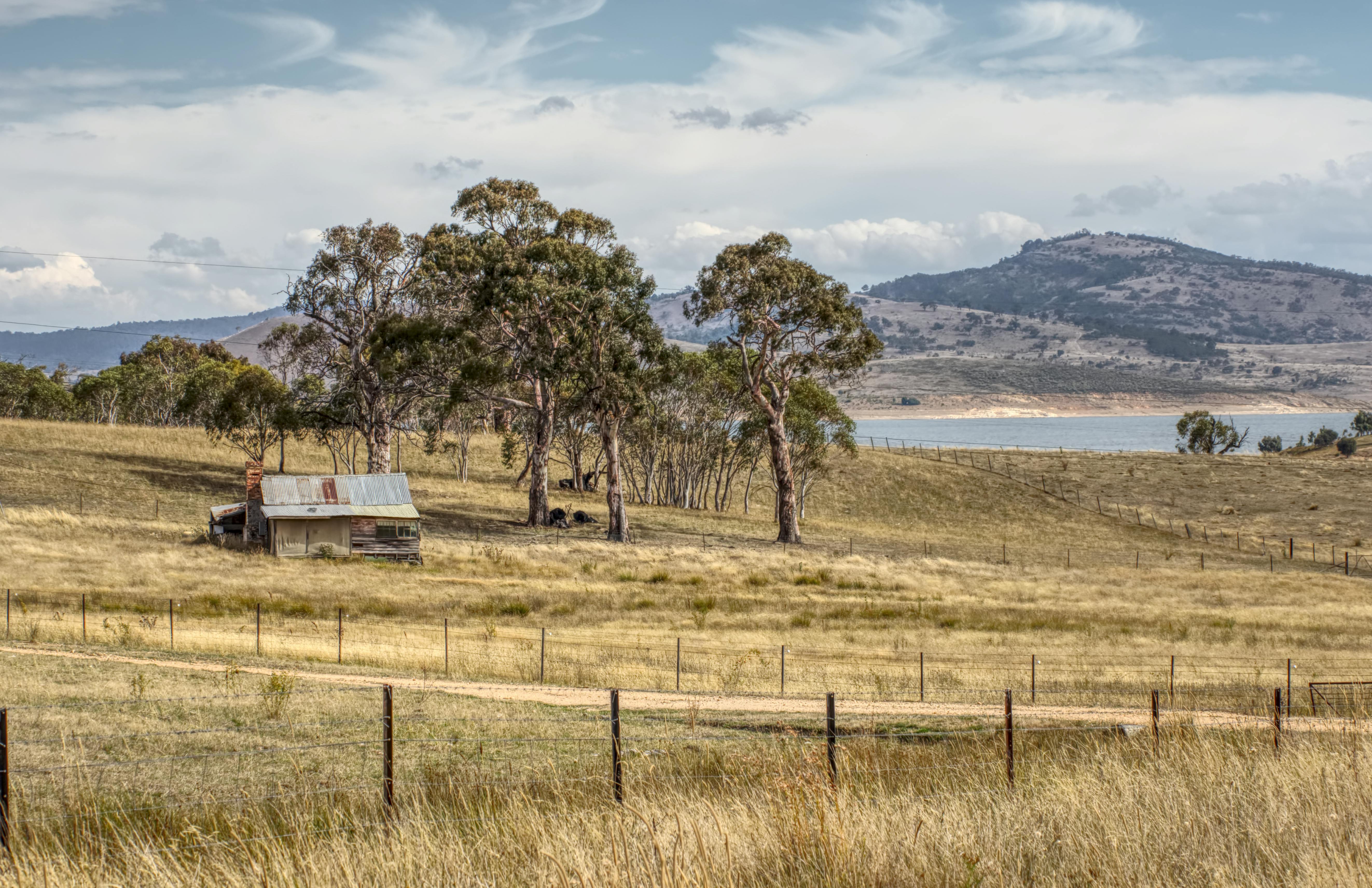 Rustic Farmhouse Landscape with Rolling Hills · Free Stock Photo