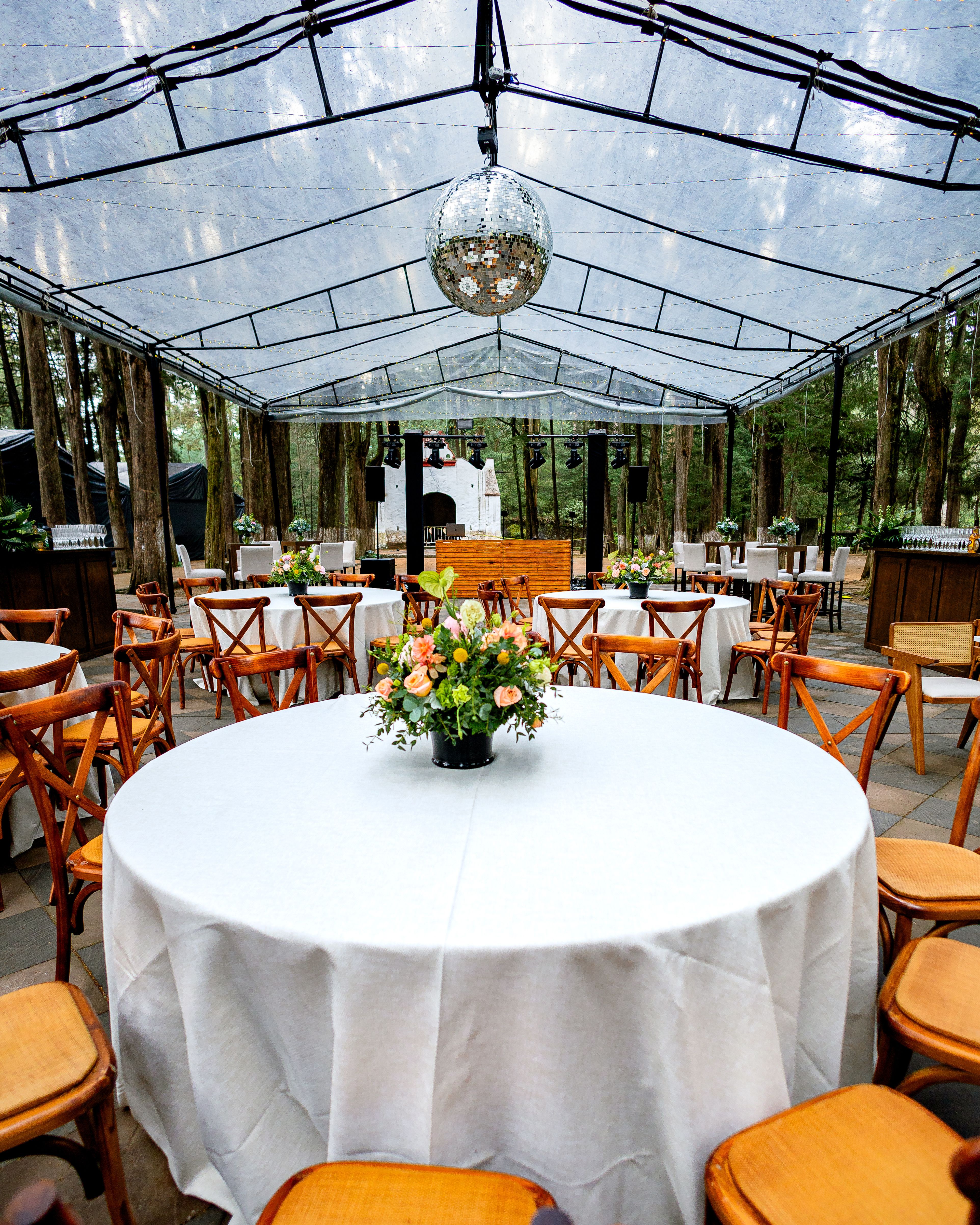 Elegant Outdoor Wedding Reception Setup · Free Stock Photo