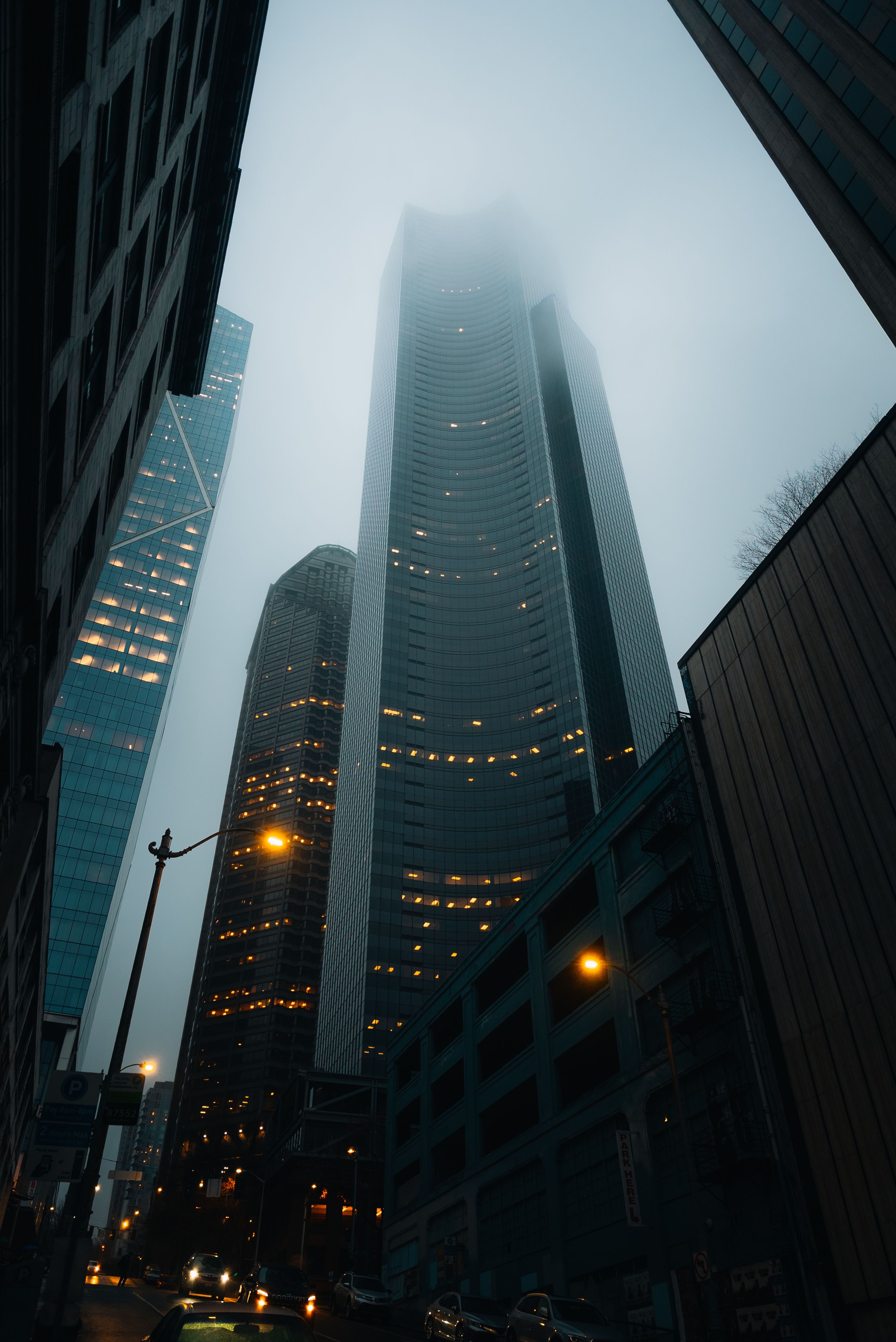 Moody Seattle Skyscrapers Shrouded in Mist · Free Stock Photo