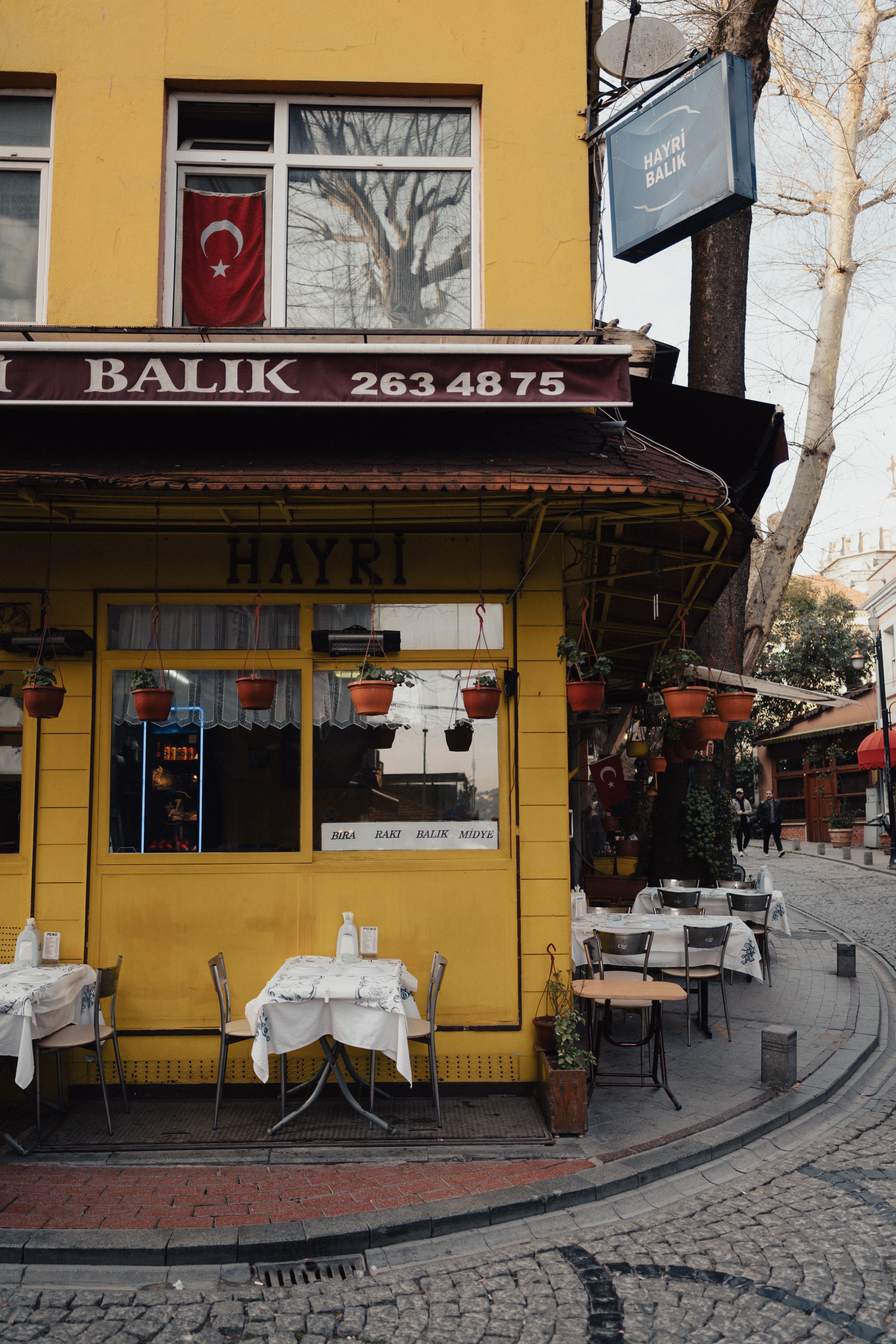 Charming Yellow Café on Narrow İstanbul Street · Free Stock Photo