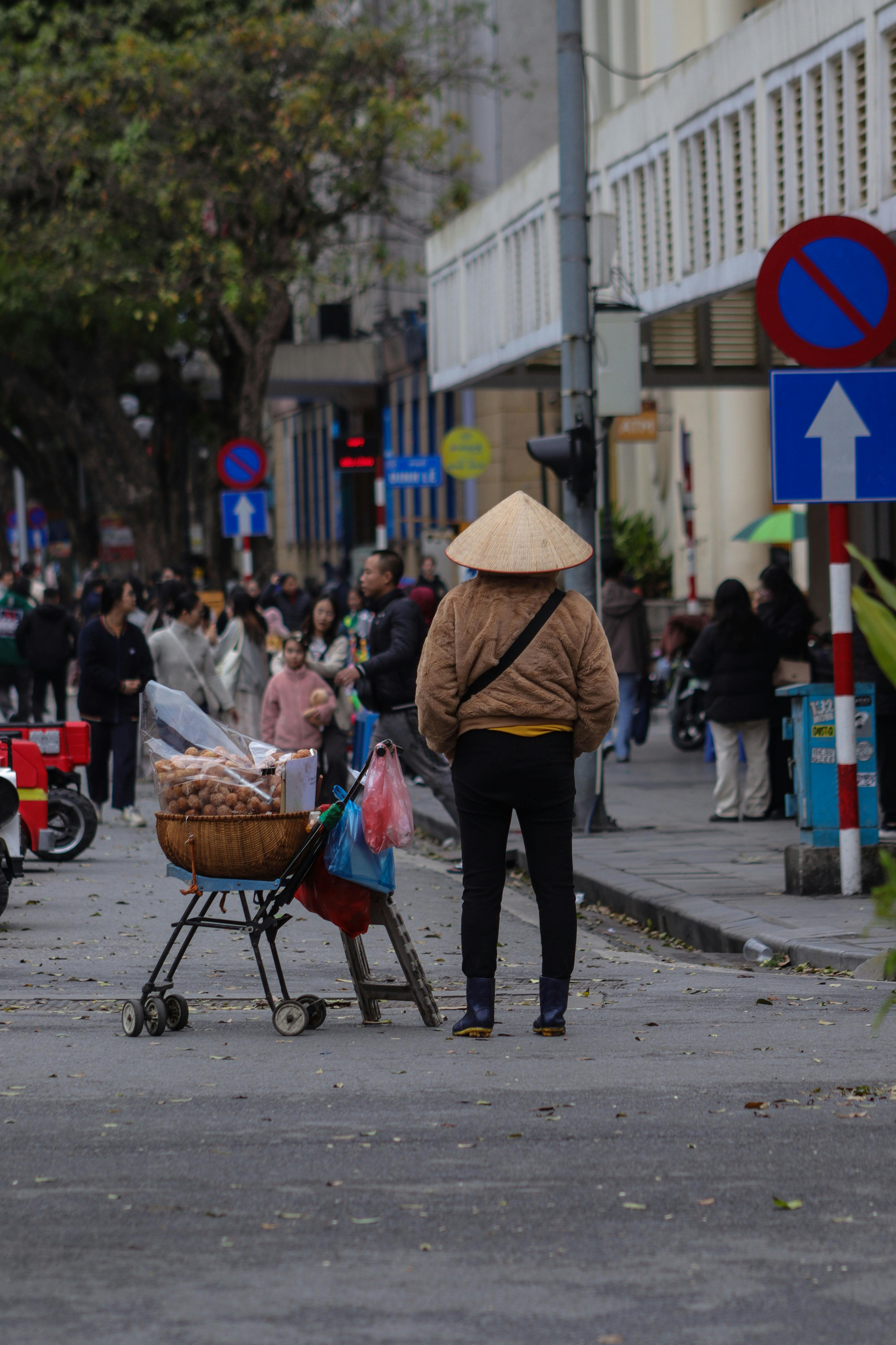 Street Market Scene with Traditional Vendor · Free Stock Photo