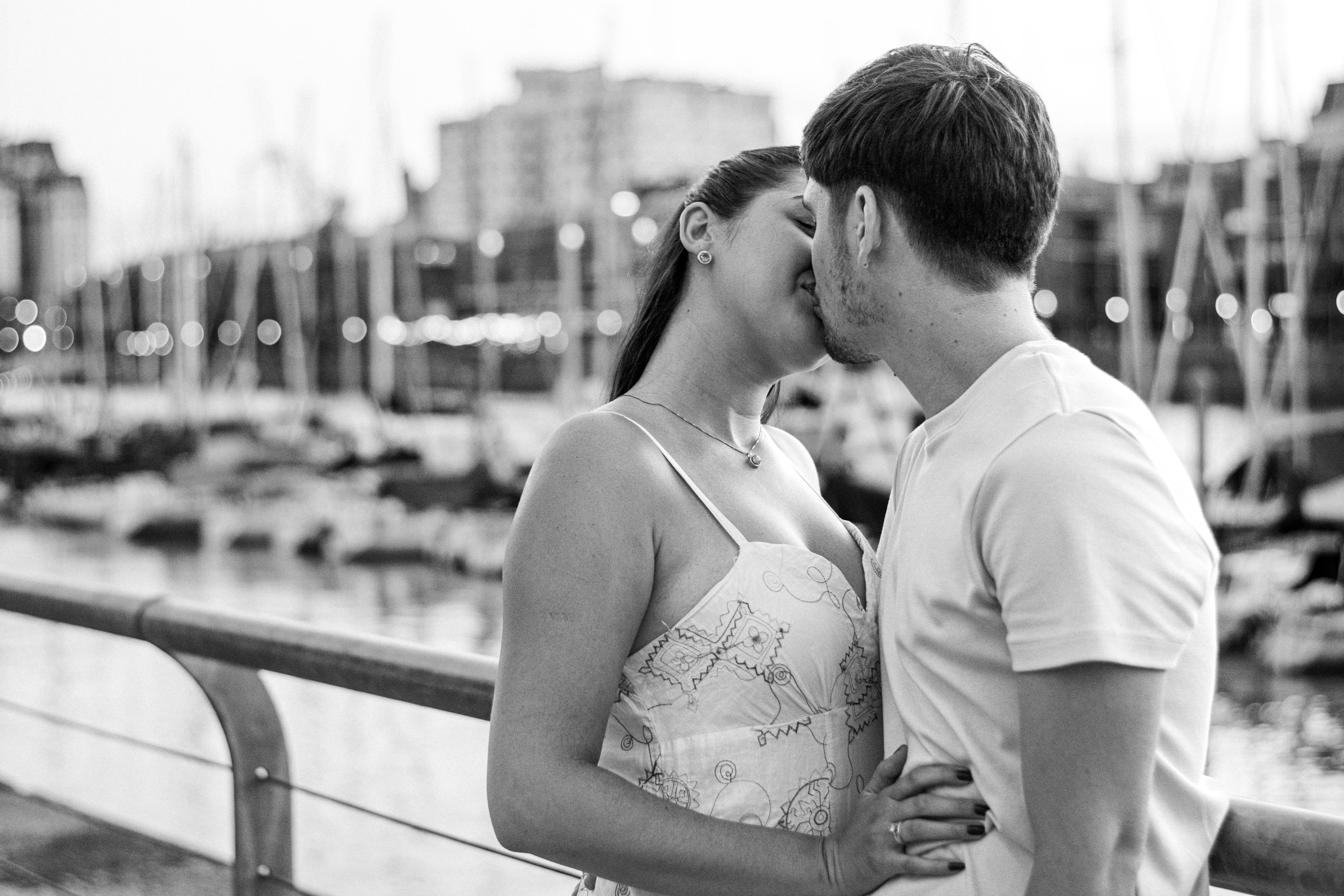 Romantic Kiss by the Waterfront in Buenos Aires · Free Stock Photo