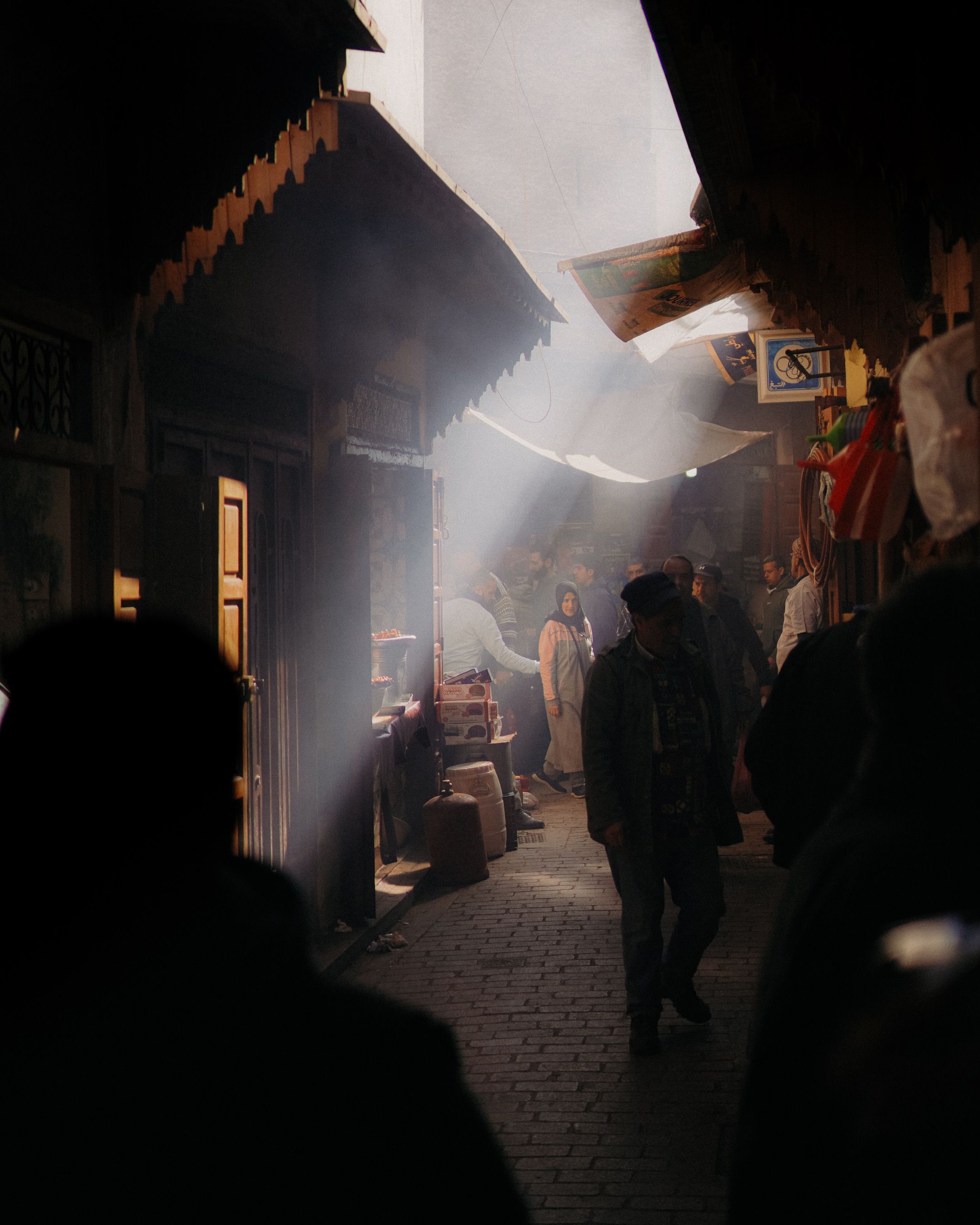 Atmospheric Market Scene with Light Beams · Free Stock Photo