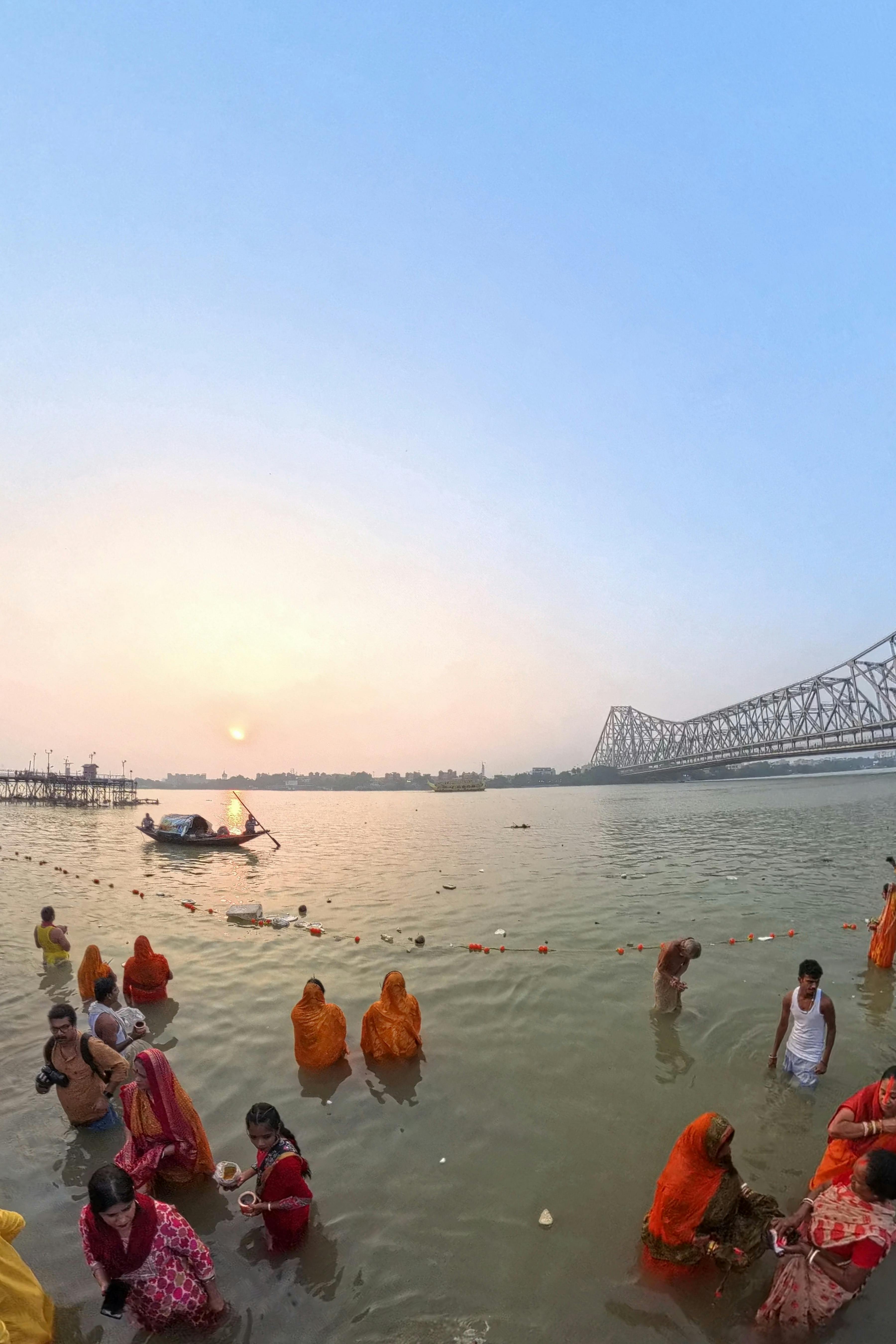 Chhath Puja Ritual in Kolkata at Sunrise · Free Stock Photo