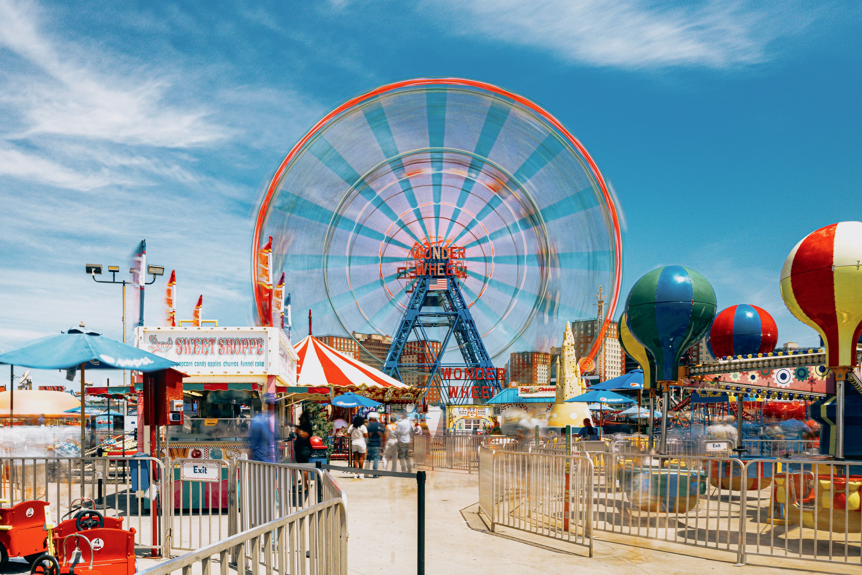Colorful Summer Day at Coney Island Amusement Park · Free Stock Photo