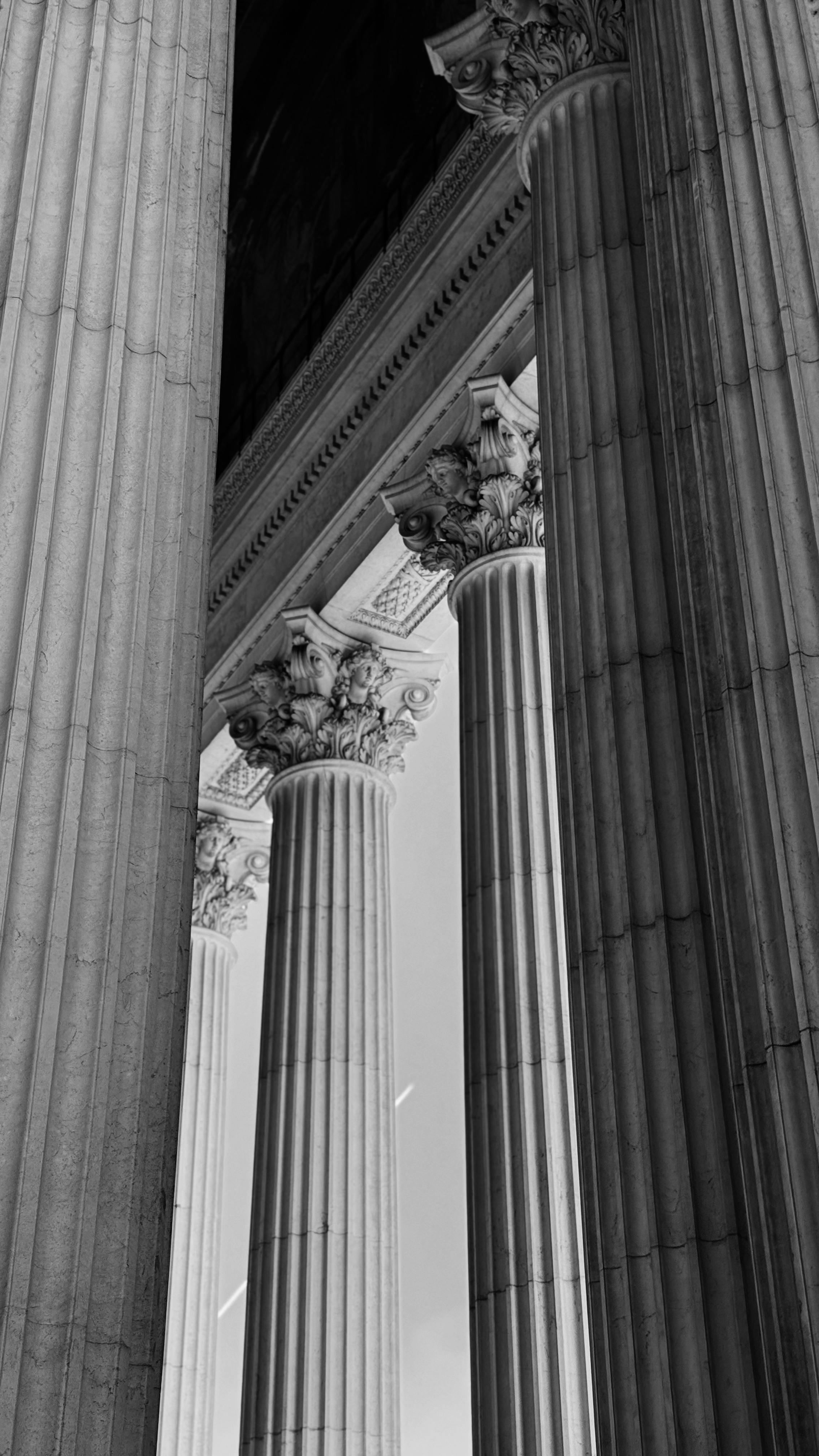 Kolom Arsitektur Klasik Yang Megah Dalam Warna Hitam Dan Putih · Foto ...