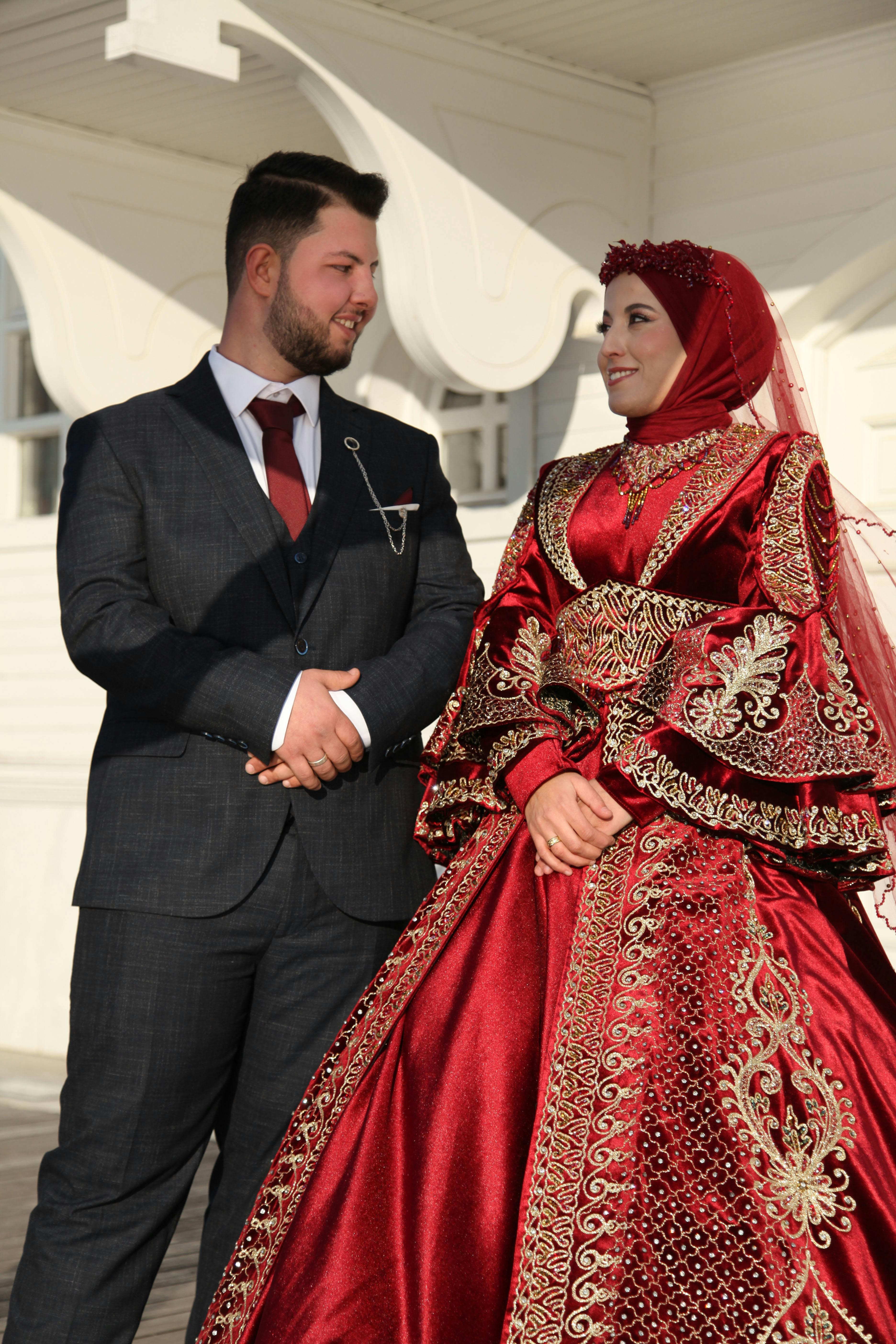 Beautiful Traditional Wedding Couple Portrait · Free Stock Photo