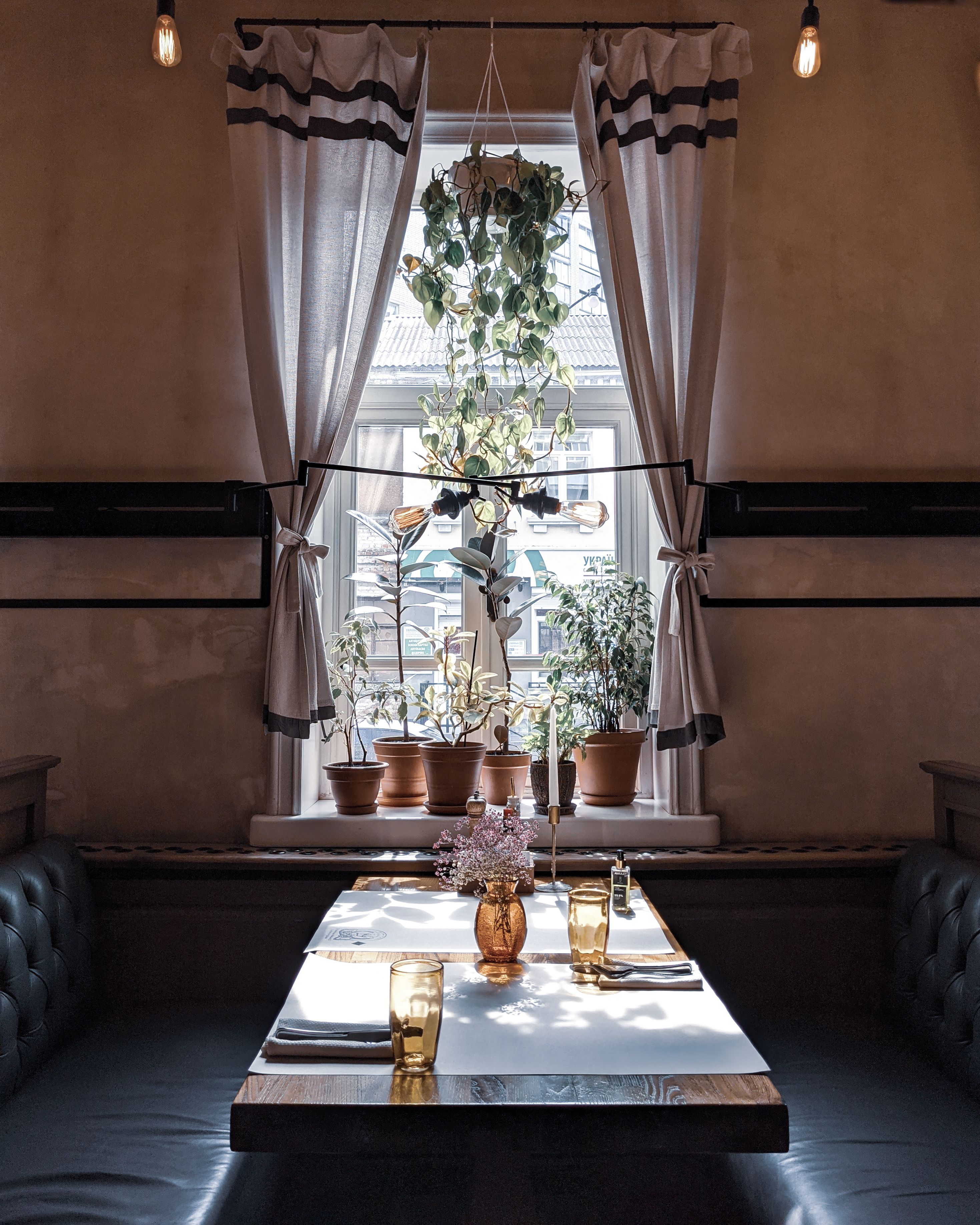 Cozy Restaurant Interior Photos, Download The BEST Free Cozy Restaurant ...