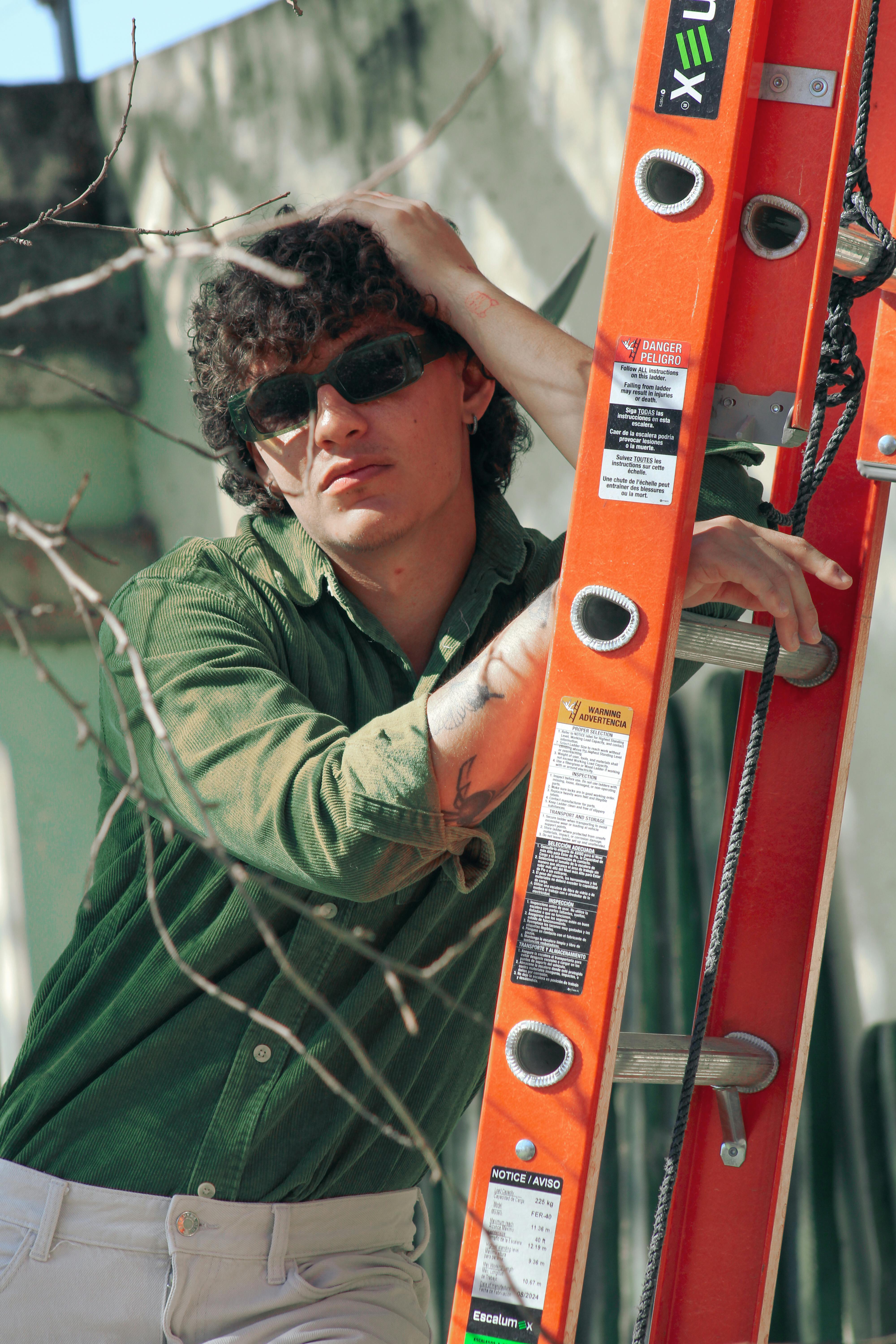 Guy Fleeing Photos, Download The BEST Free Guy Fleeing Stock Photos ...