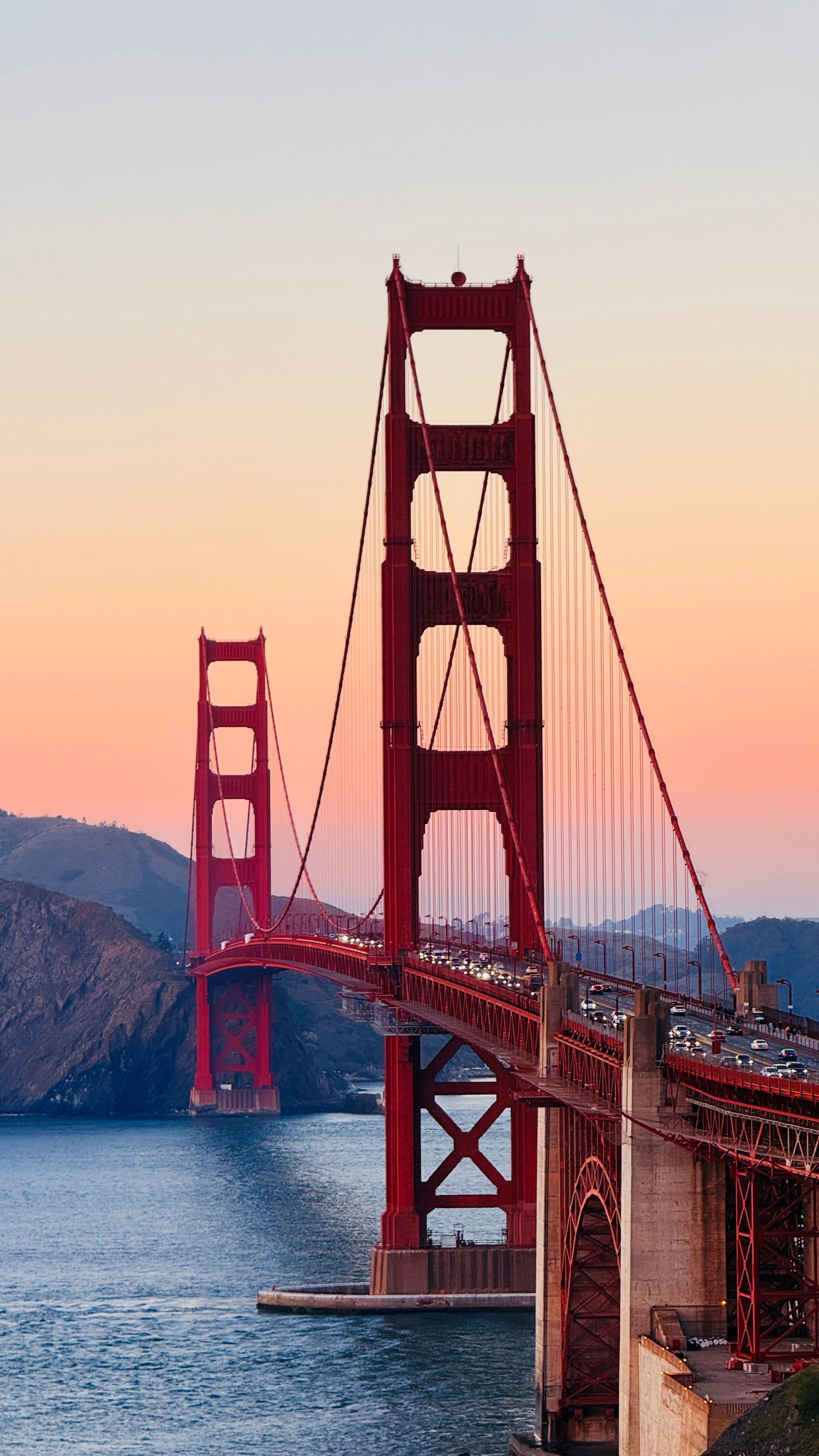 El Puente Golden Gate Al Atardecer En San Francisco · Foto de stock ...