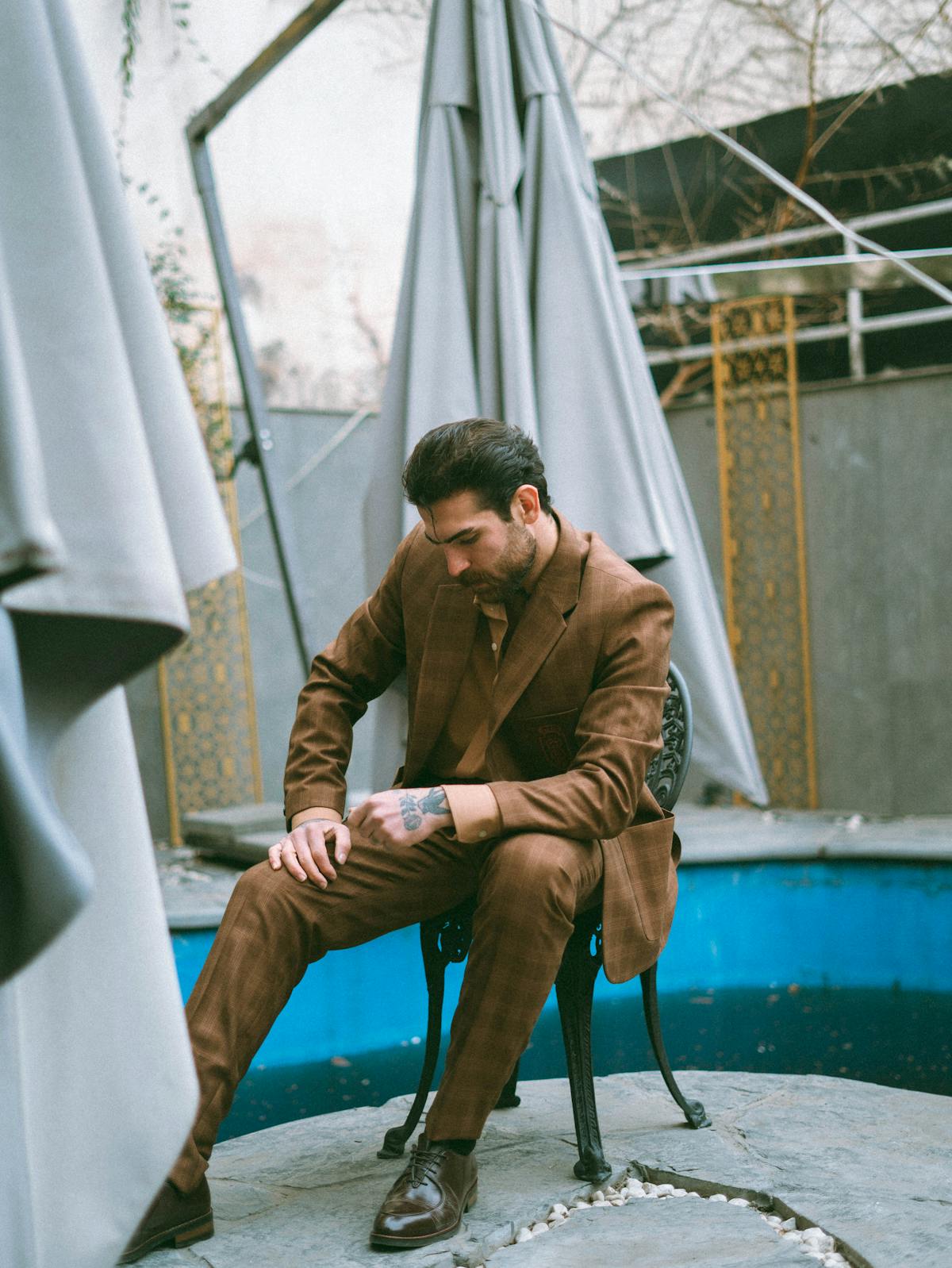 Man Sitting Photos, Download The BEST Free Man Sitting Stock Photos ...