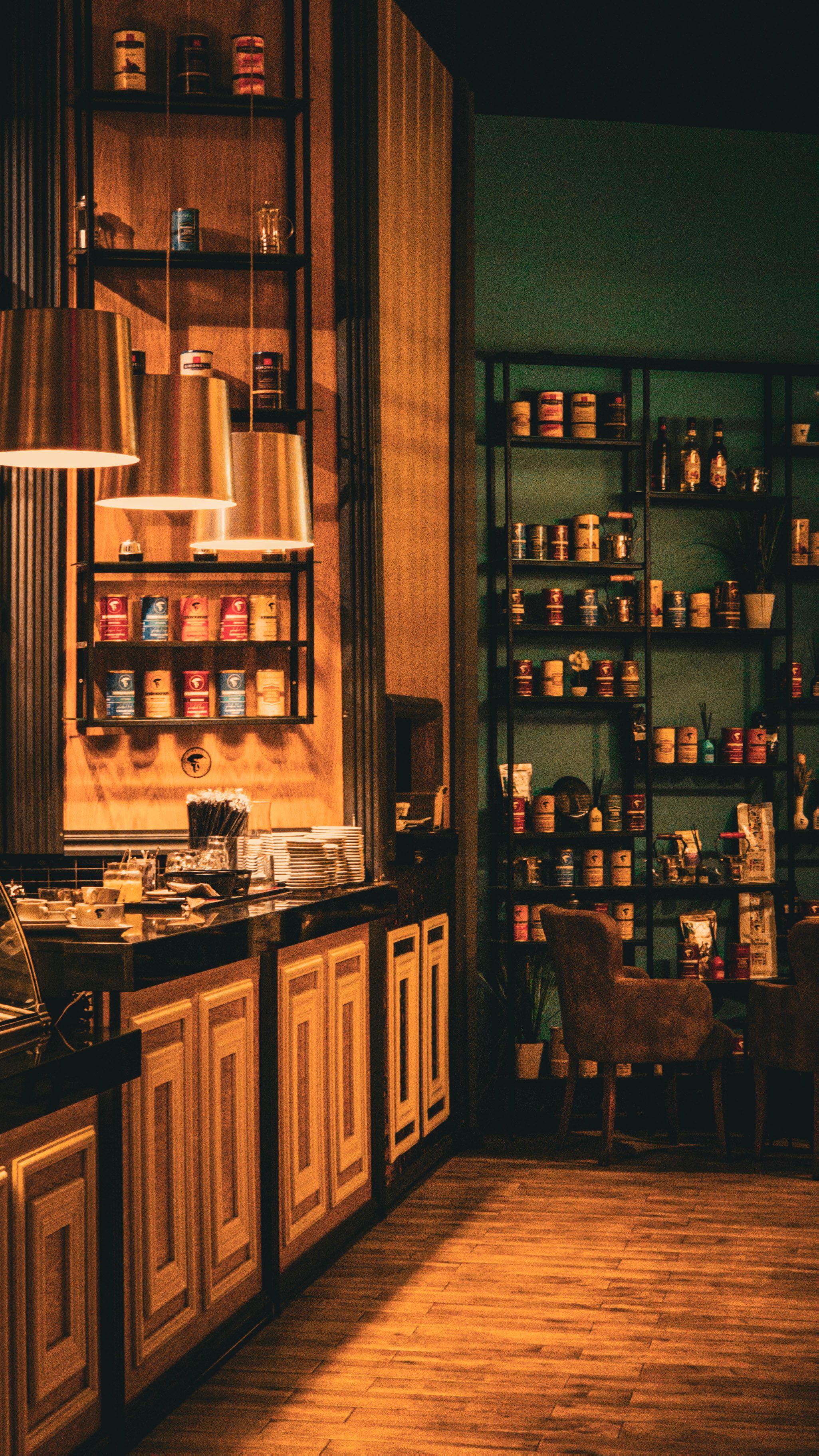 Warm and Cozy Urban Cafe Interior in Balıkesir · Free Stock Photo