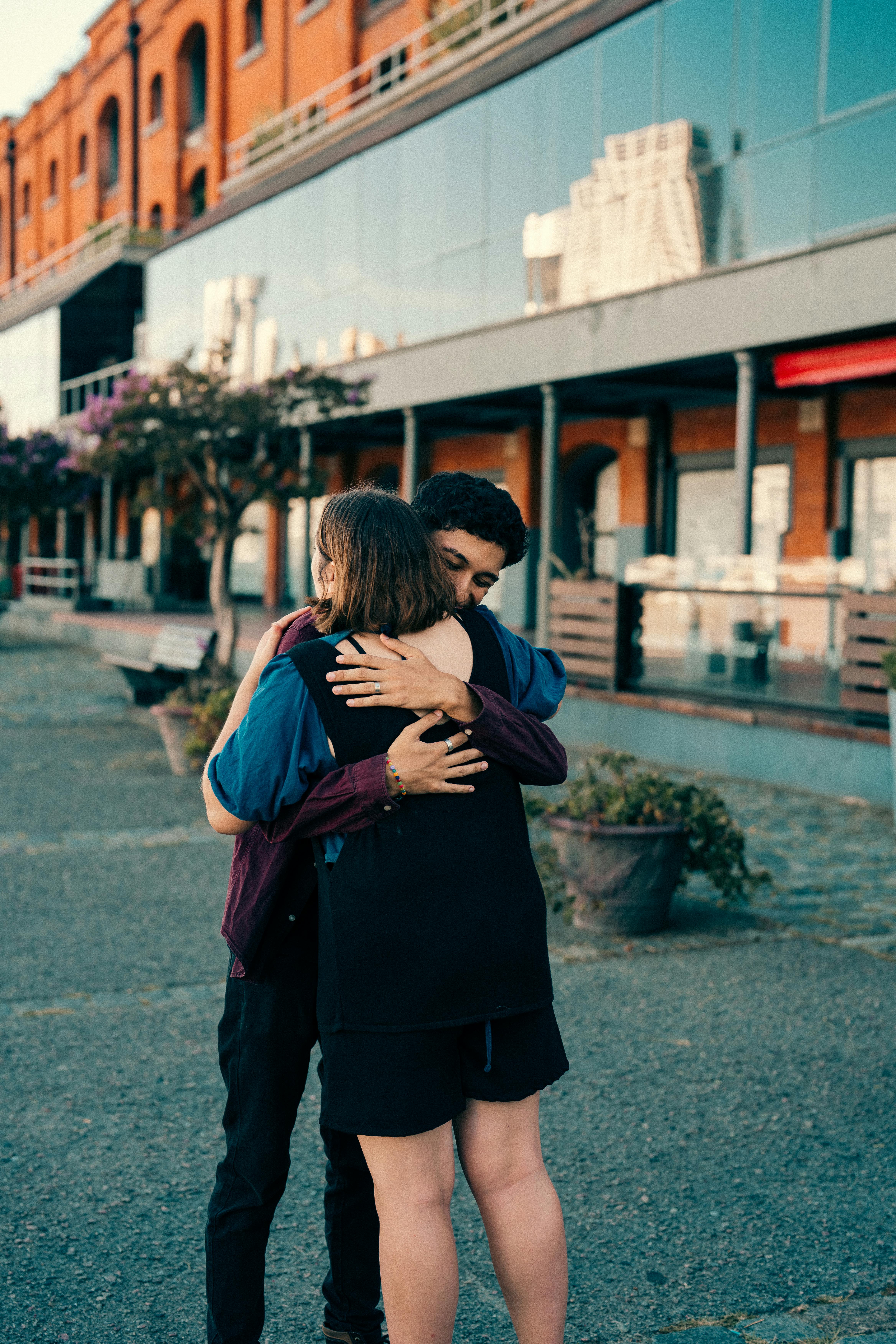 Emotional Hug on Buenos Aires Street · Free Stock Photo