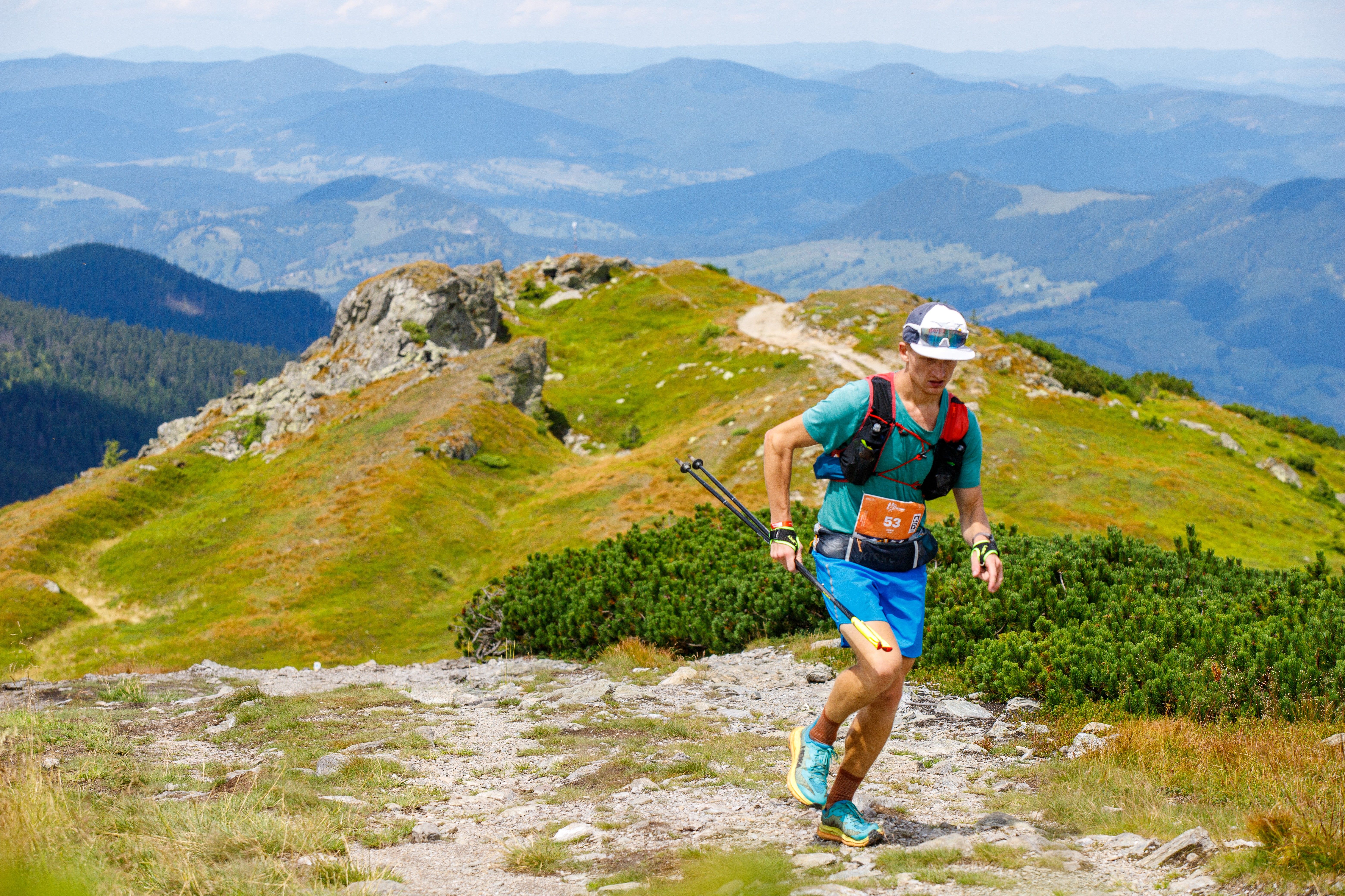 Trail Runner in Mountainous Landscape · Free Stock Photo