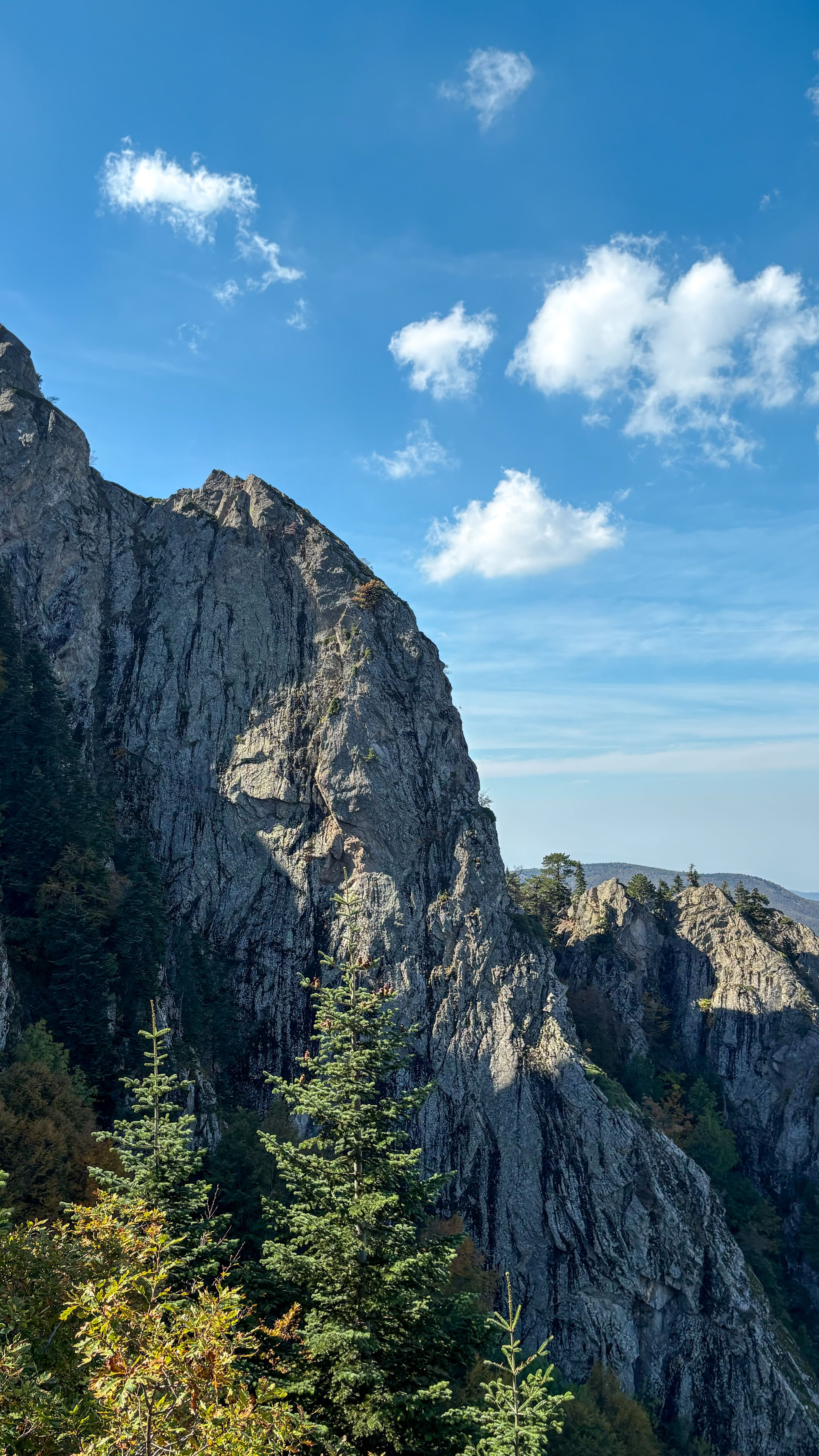 Majestic Rocky Mountain Landscape in Daylight · Free Stock Photo