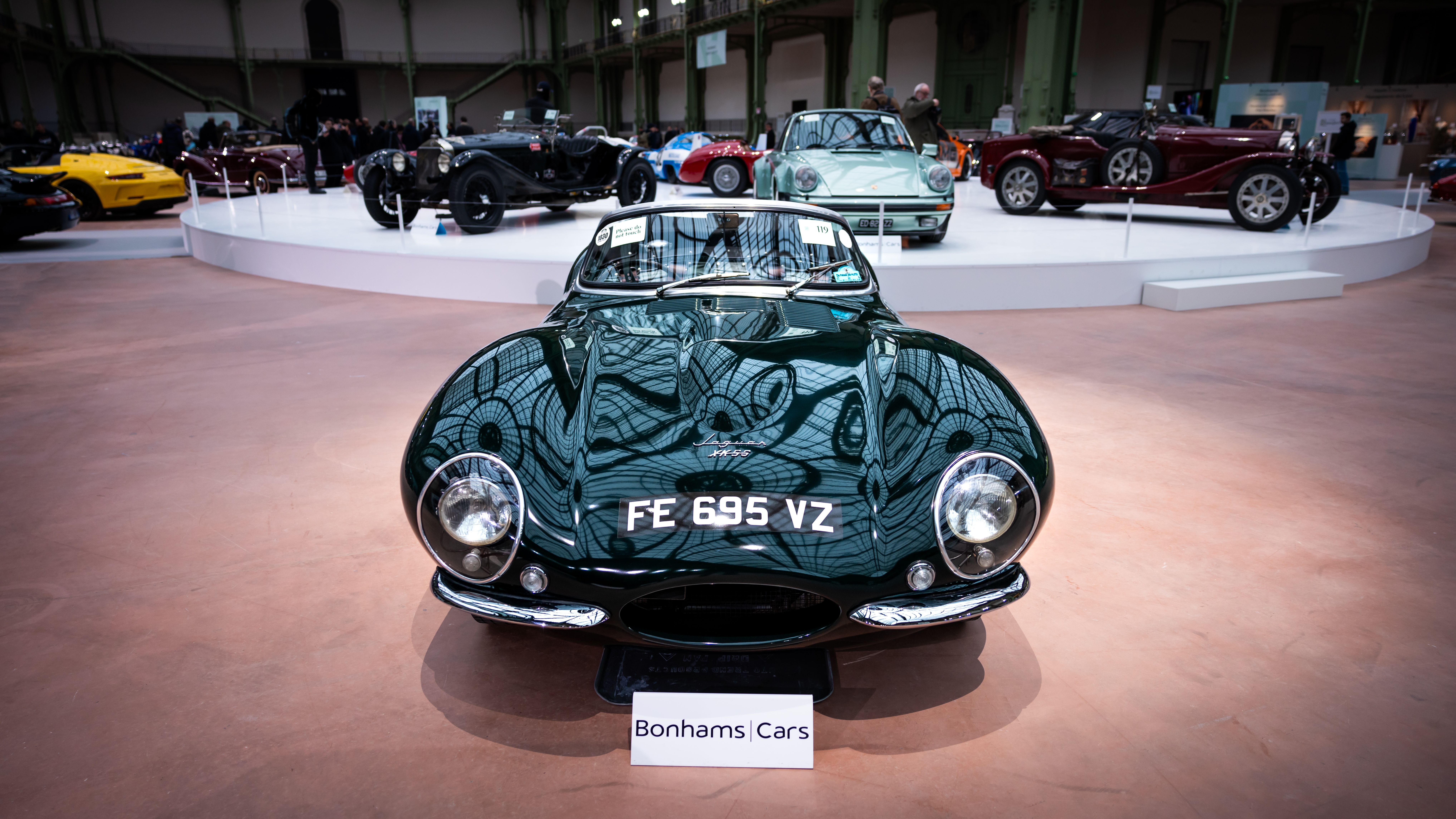 Vintage Car Showcase at Auto Exhibition · Free Stock Photo