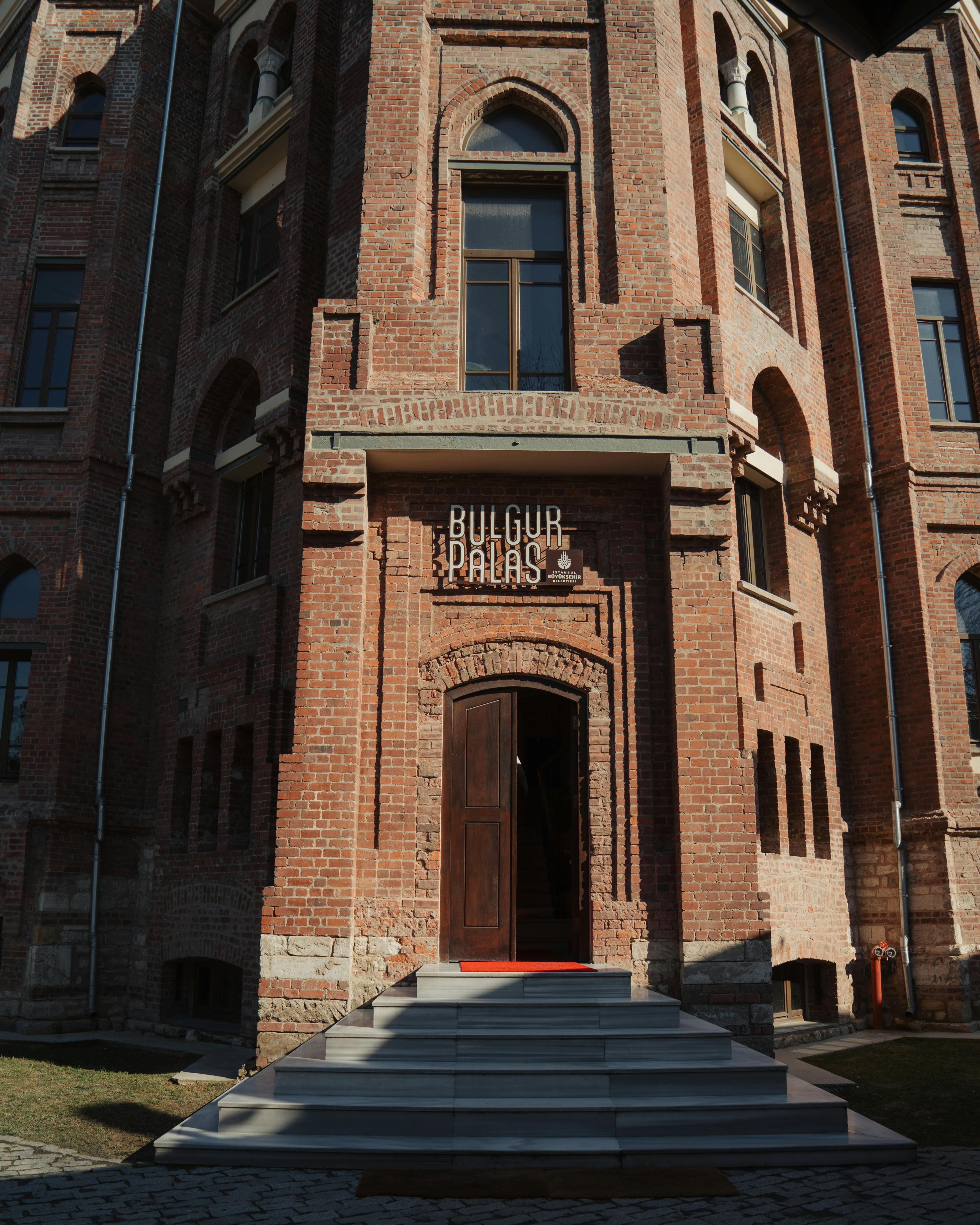Historic Bulgur Palas Architectural Entrance · Free Stock Photo