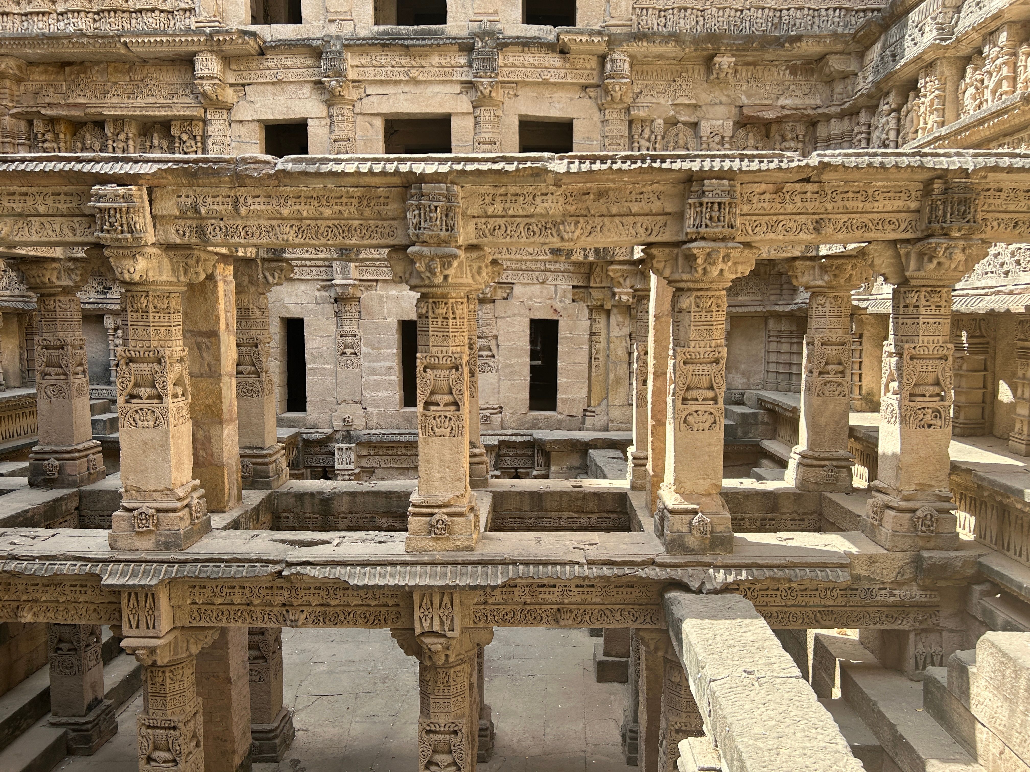 Arquitectura De Pozos Escalonados En Gujarat, India · Foto de stock ...