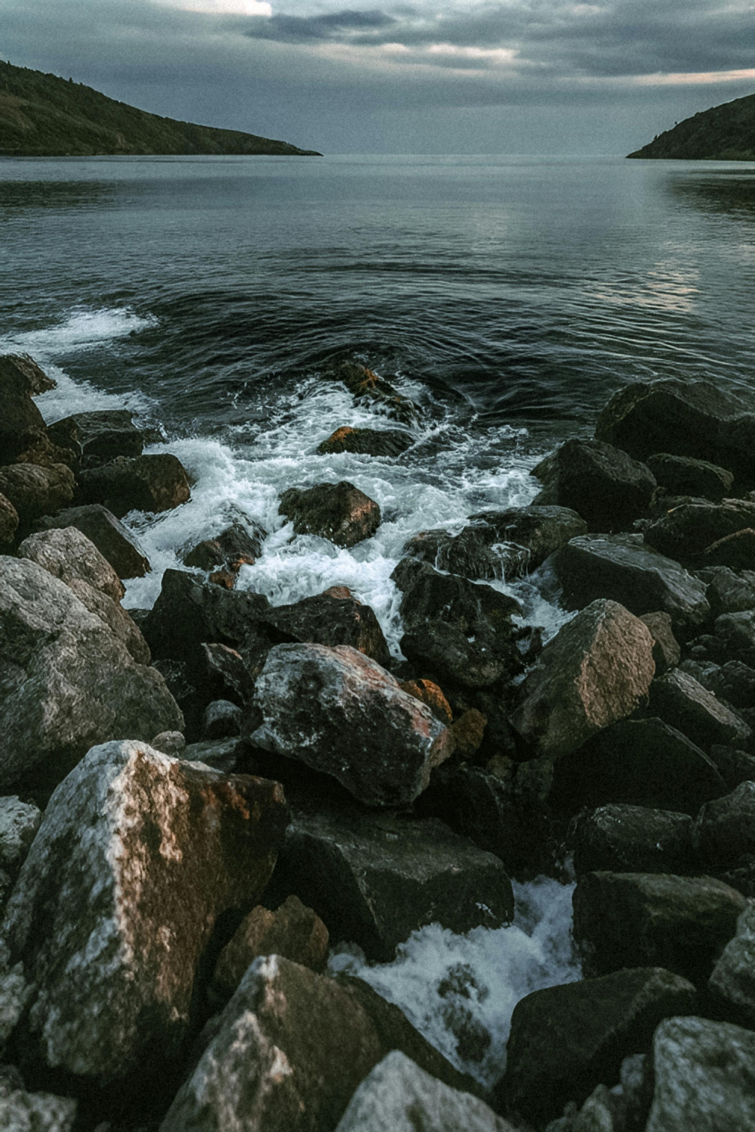 Rocky Shoreline with Dramatic Ocean Waves · Free Stock Photo