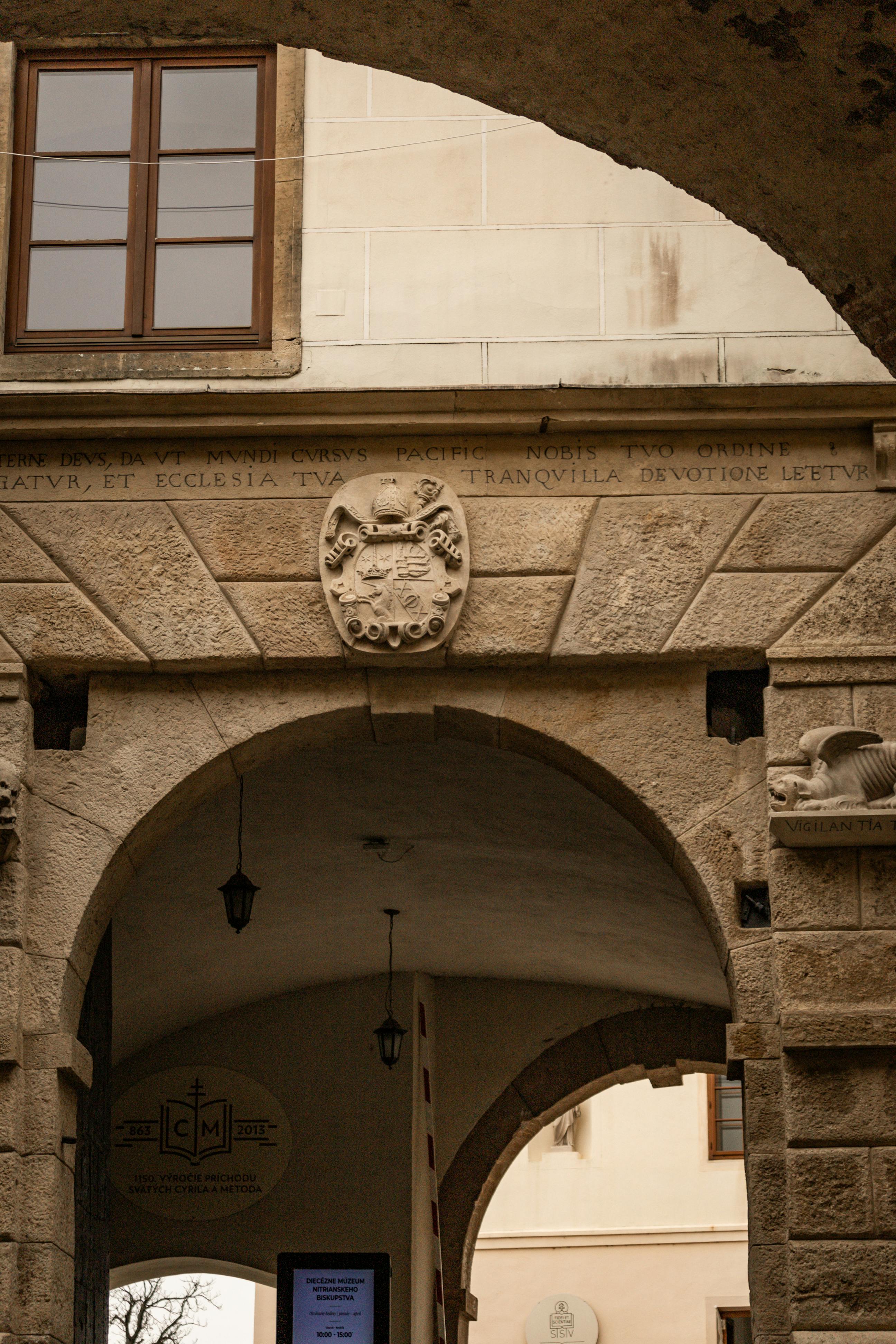 Rustic Stone Archway with Historical Emblem · Free Stock Photo