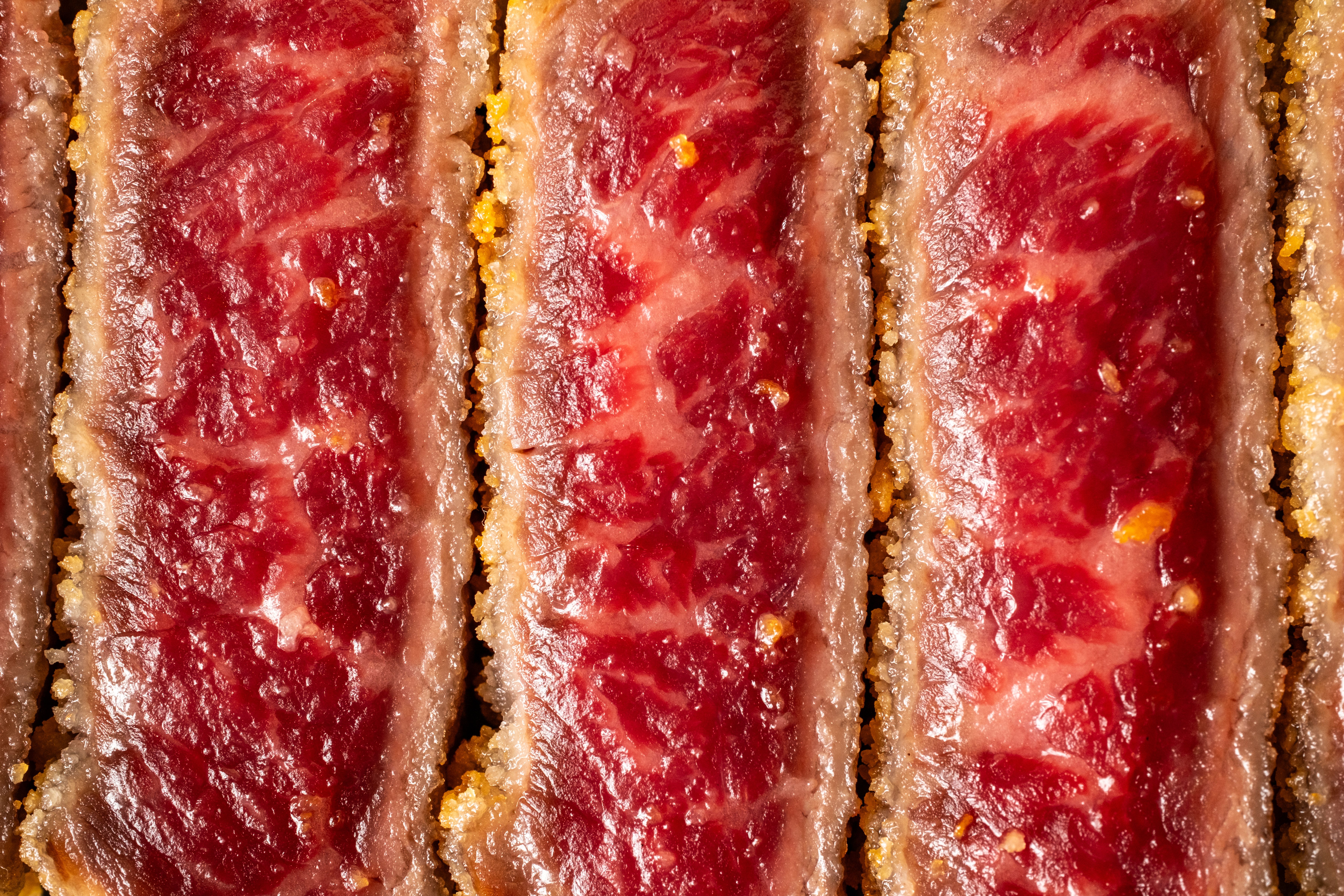 Close-up of Juicy Beef Cutlet Coating · Free Stock Photo