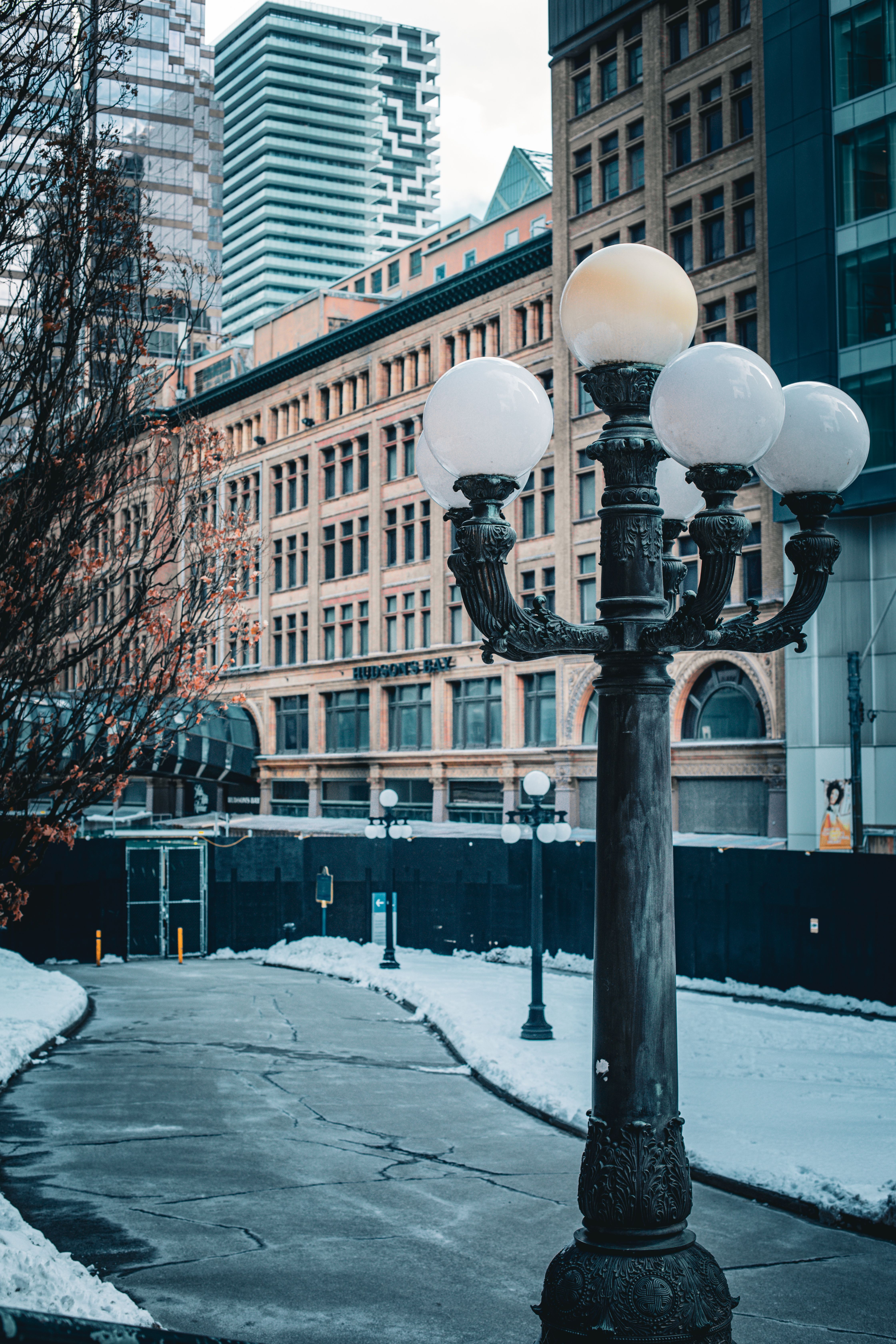 Winter street view with antique lamppost in Toronto · Free Stock Photo