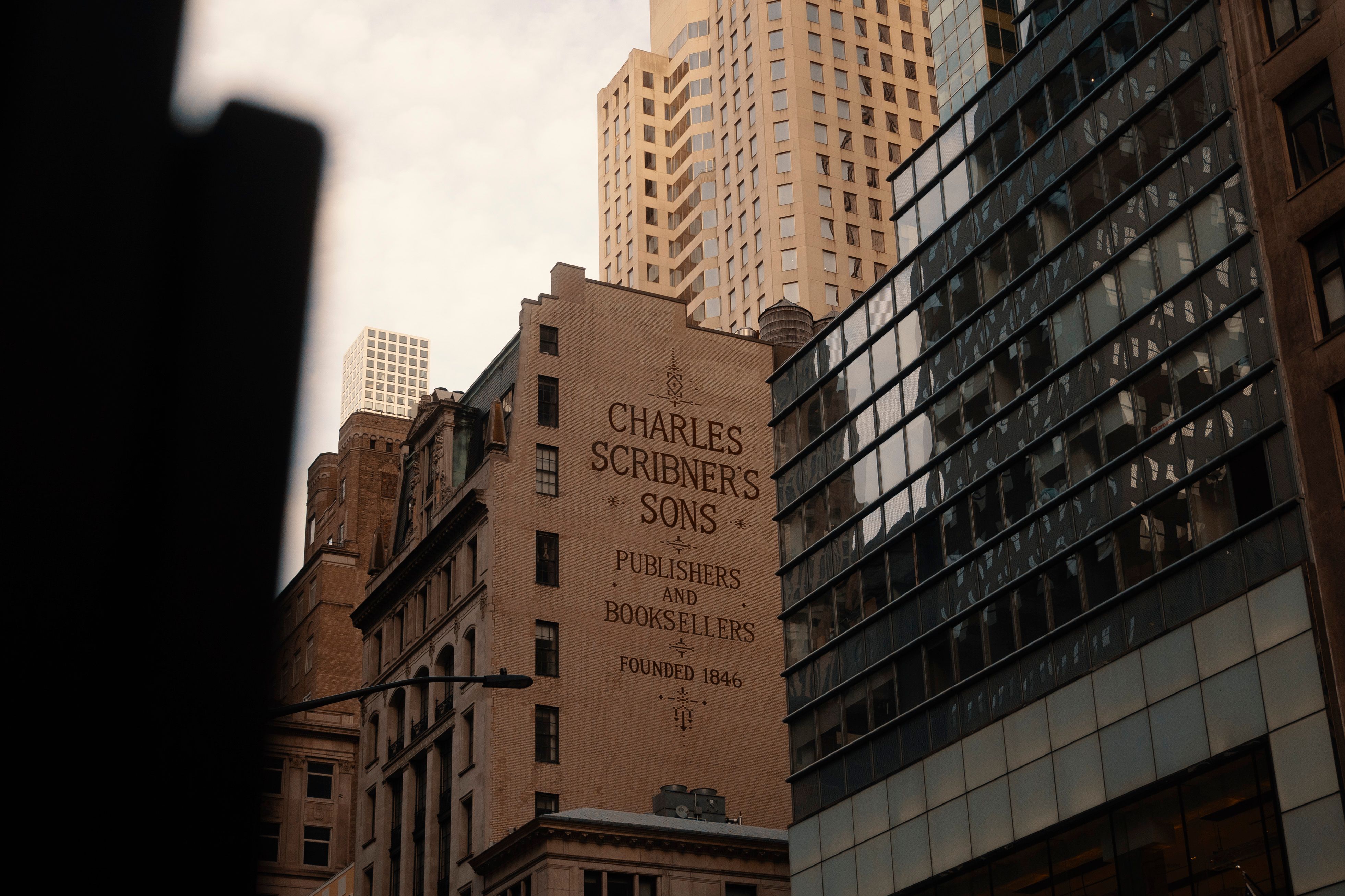 Edificio Histórico De Charles Scribner's Sons En Nueva York · Foto de ...