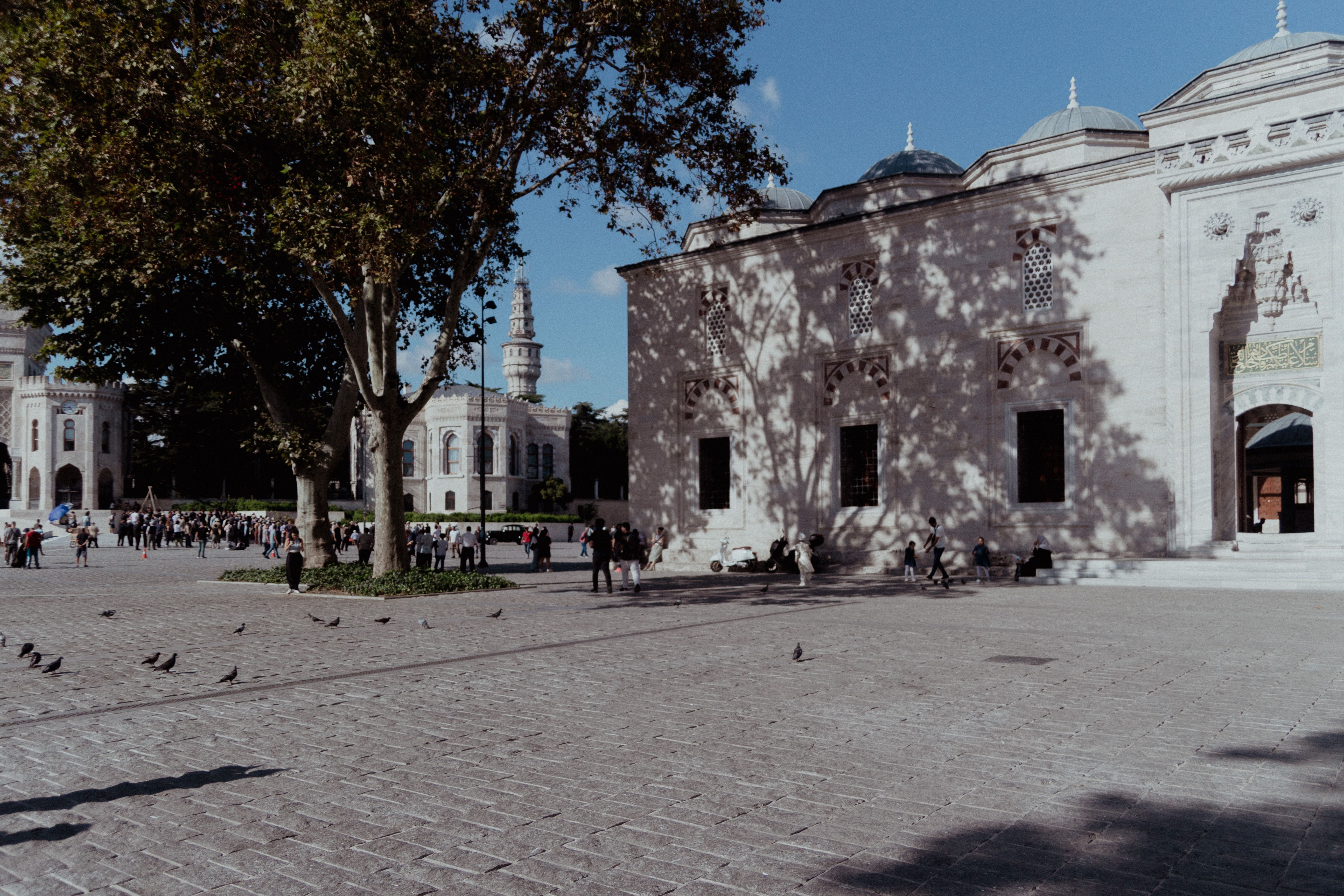 Historic Mosque Square in İstanbul, Türkiye · Free Stock Photo