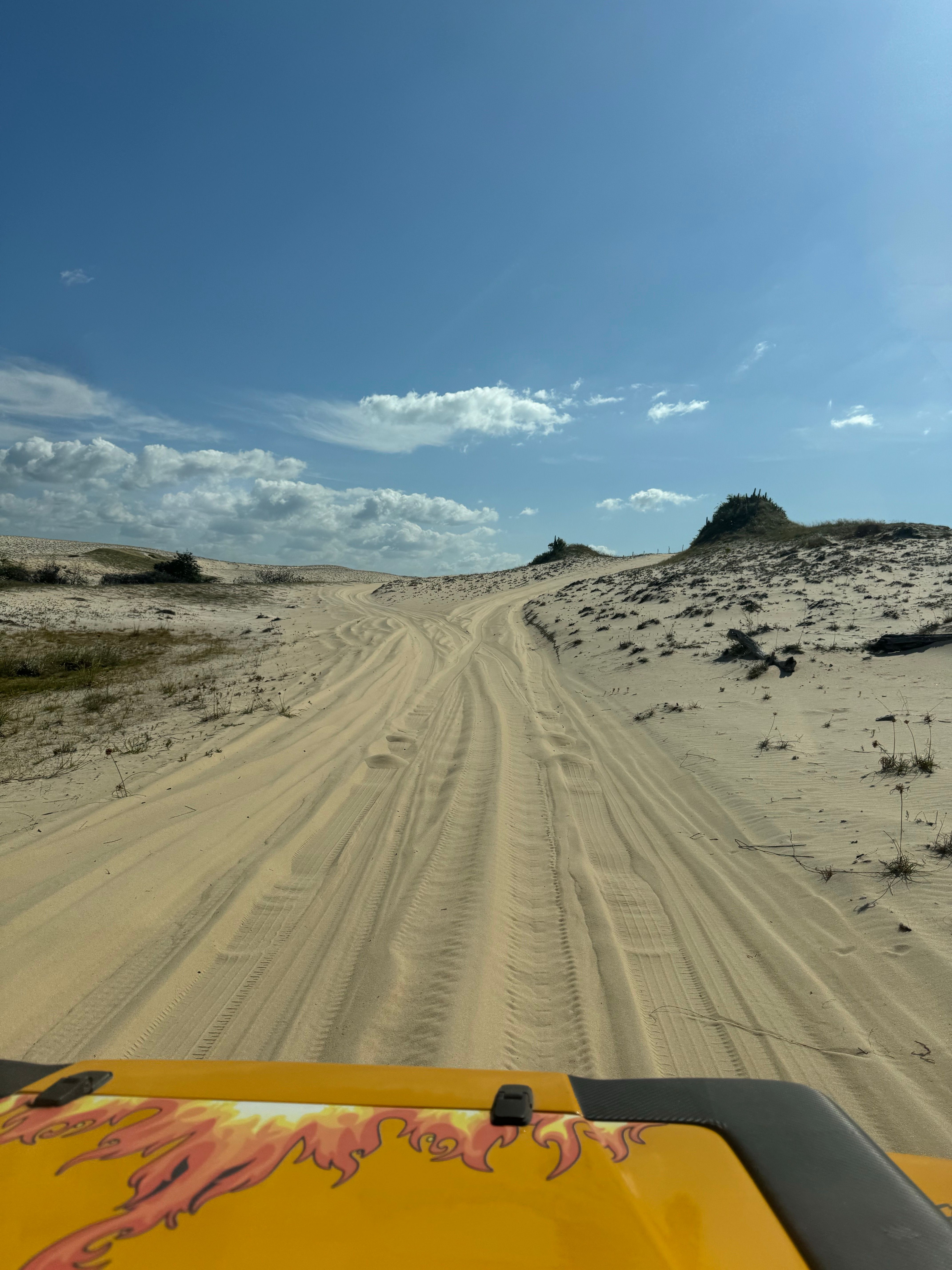 Off-Road Adventure Through Sandy Desert Terrain · Free Stock Photo