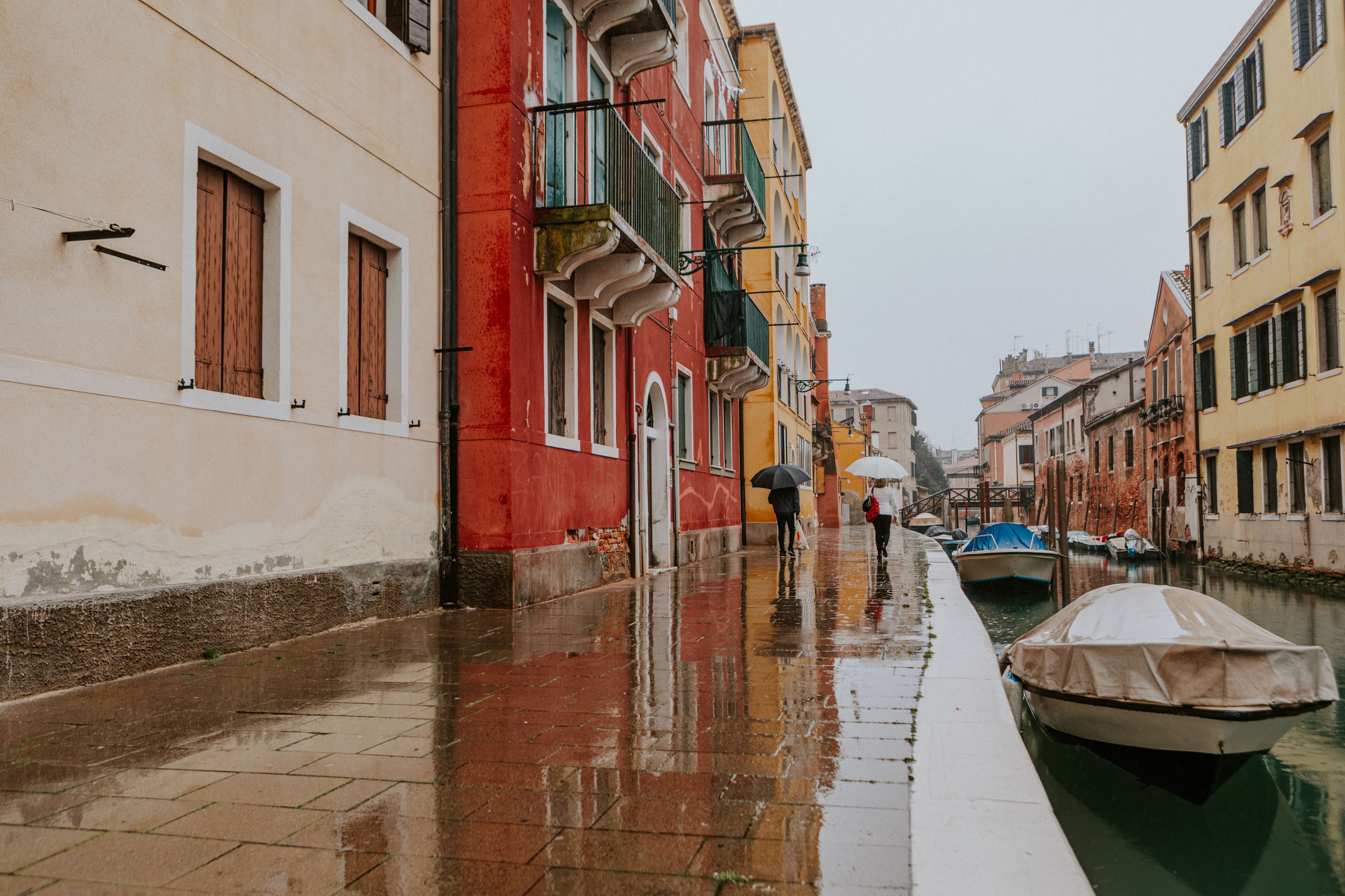 Rainy Day in Venice's Colorful Canal Street · Free Stock Photo
